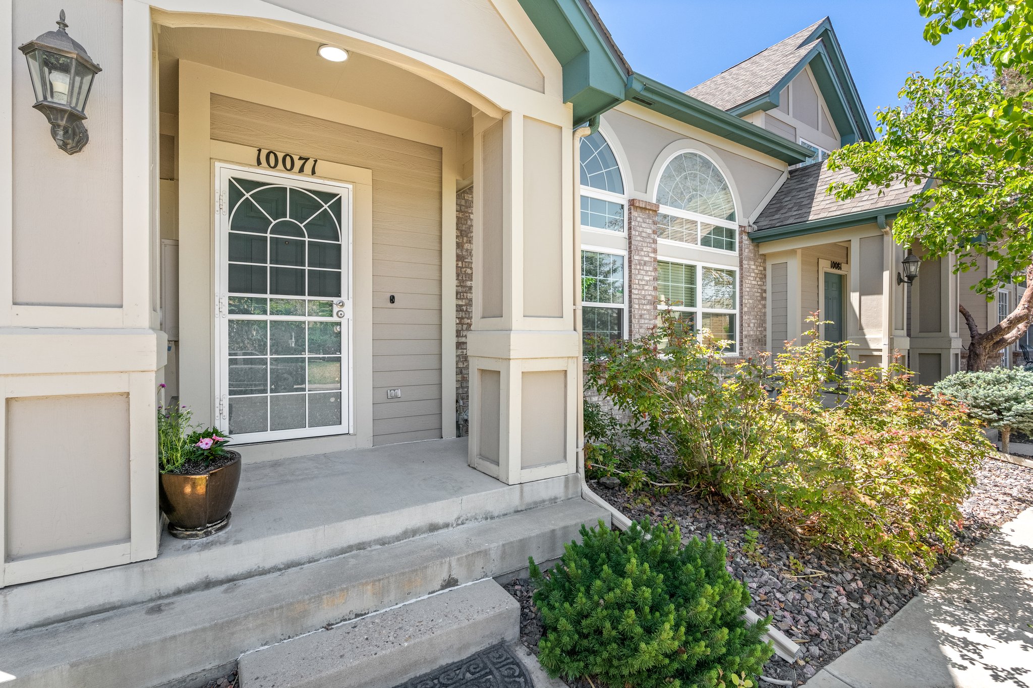 10071 E Mexico Ave | East Denver Townhome Perfection | 8z Real Estate