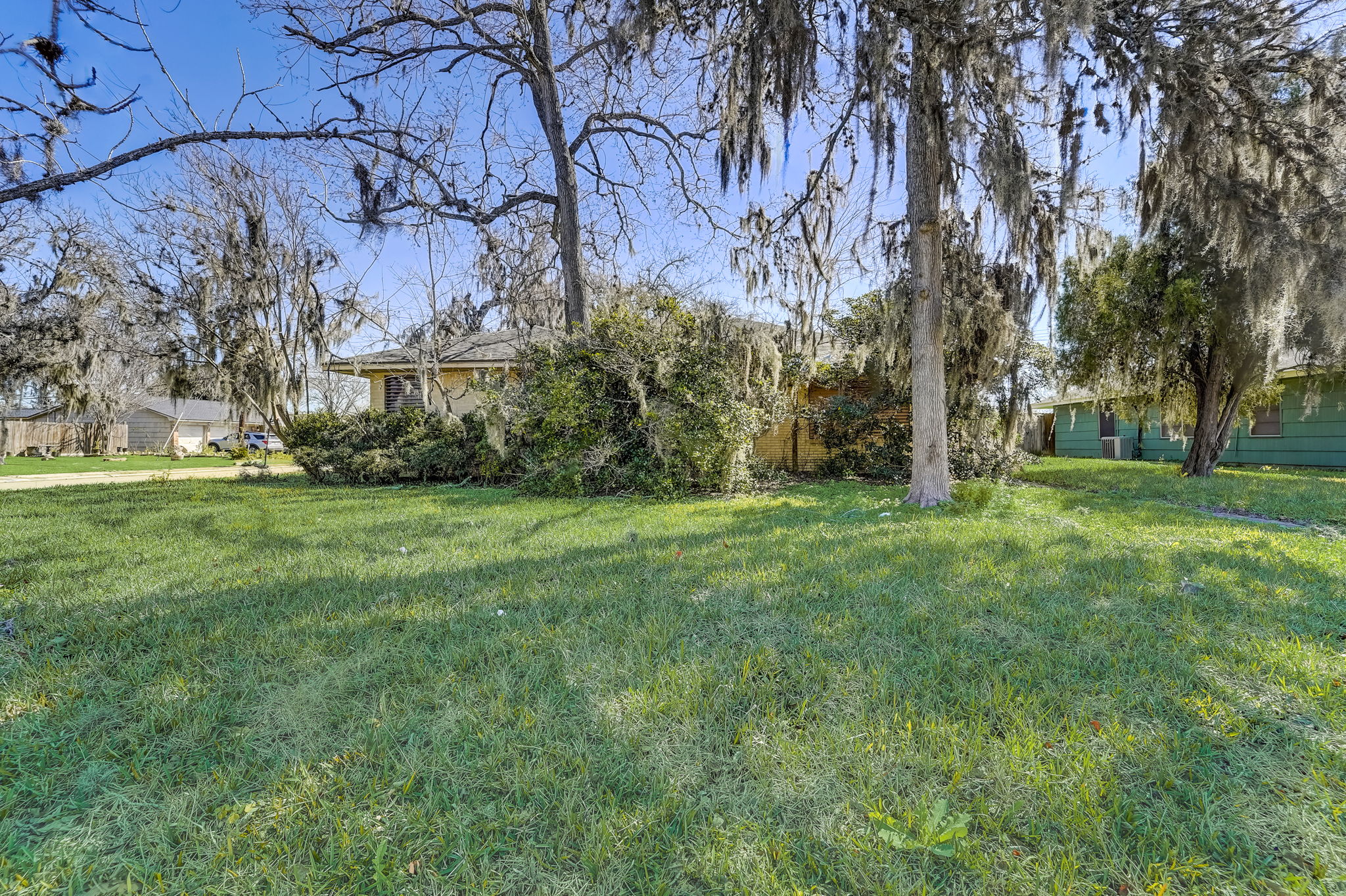 103 S Yaupon St, Lake Jackson, TX 77566 | ShowingTime+ Listing Media ...