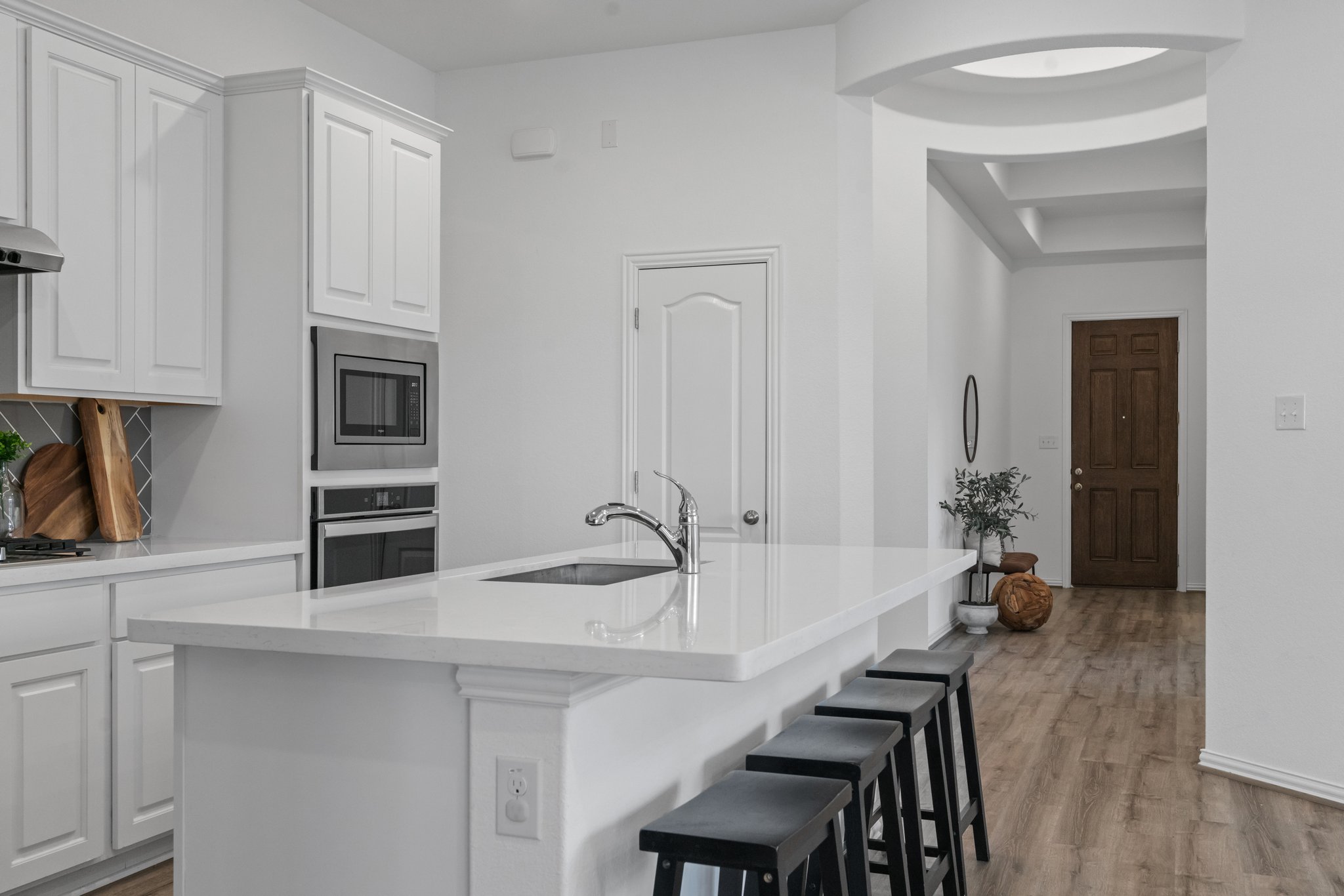 1033 Leadtree Loop, Mustang Ridge, TX 78610