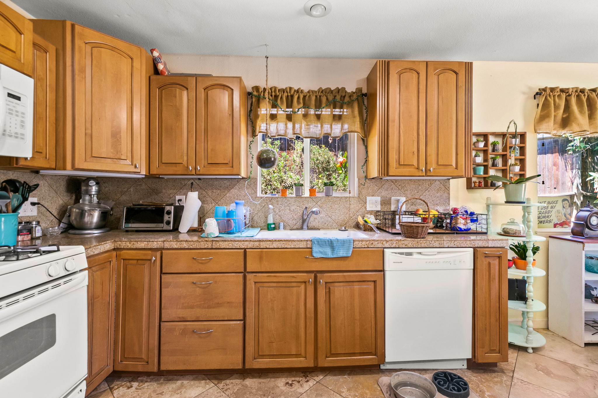 10578 Almond Ave, Oak View, CA 93022 | Upmarket Media