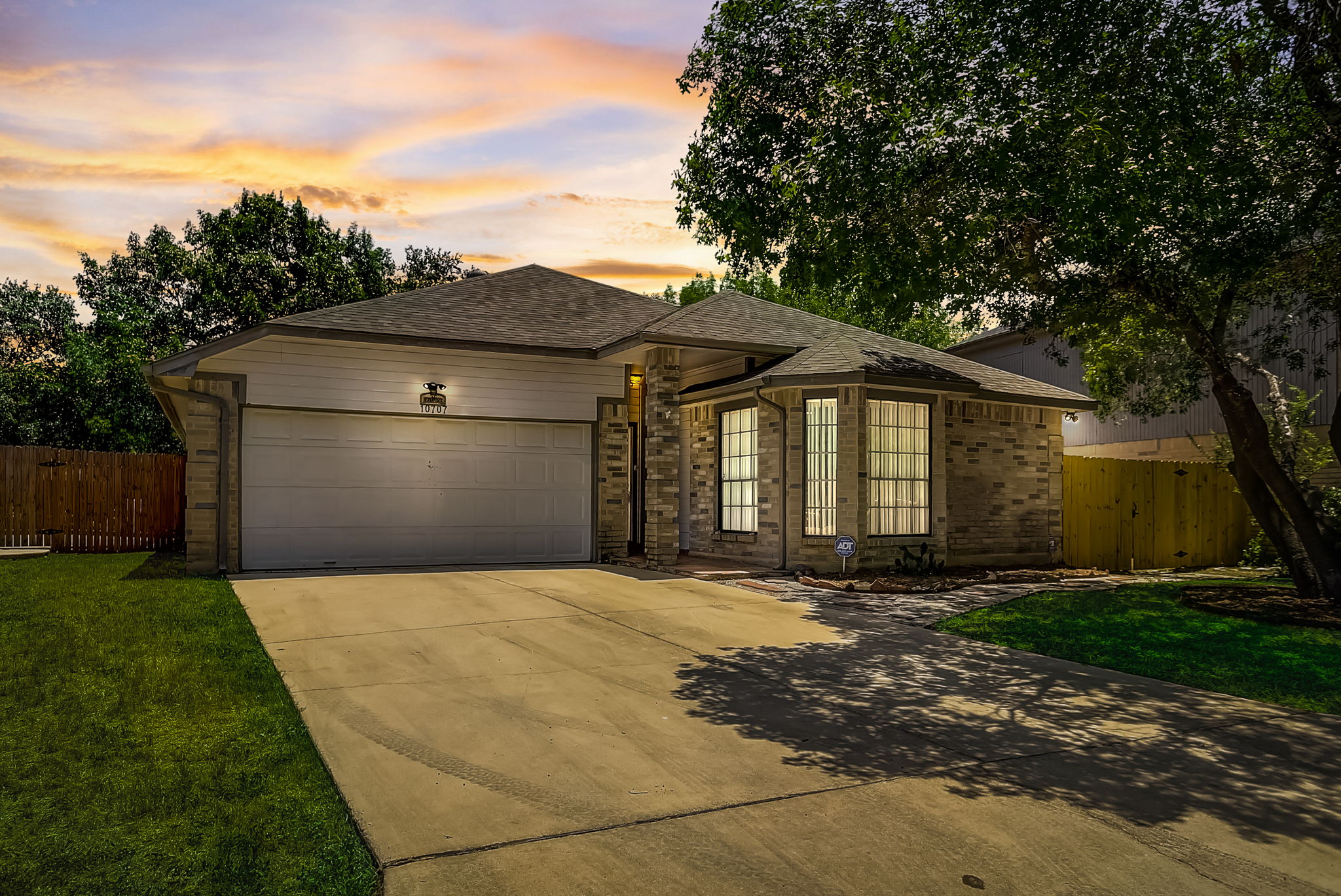 10707 Lake Path Dr, San Antonio, TX 78217 | Zillow Media Experts