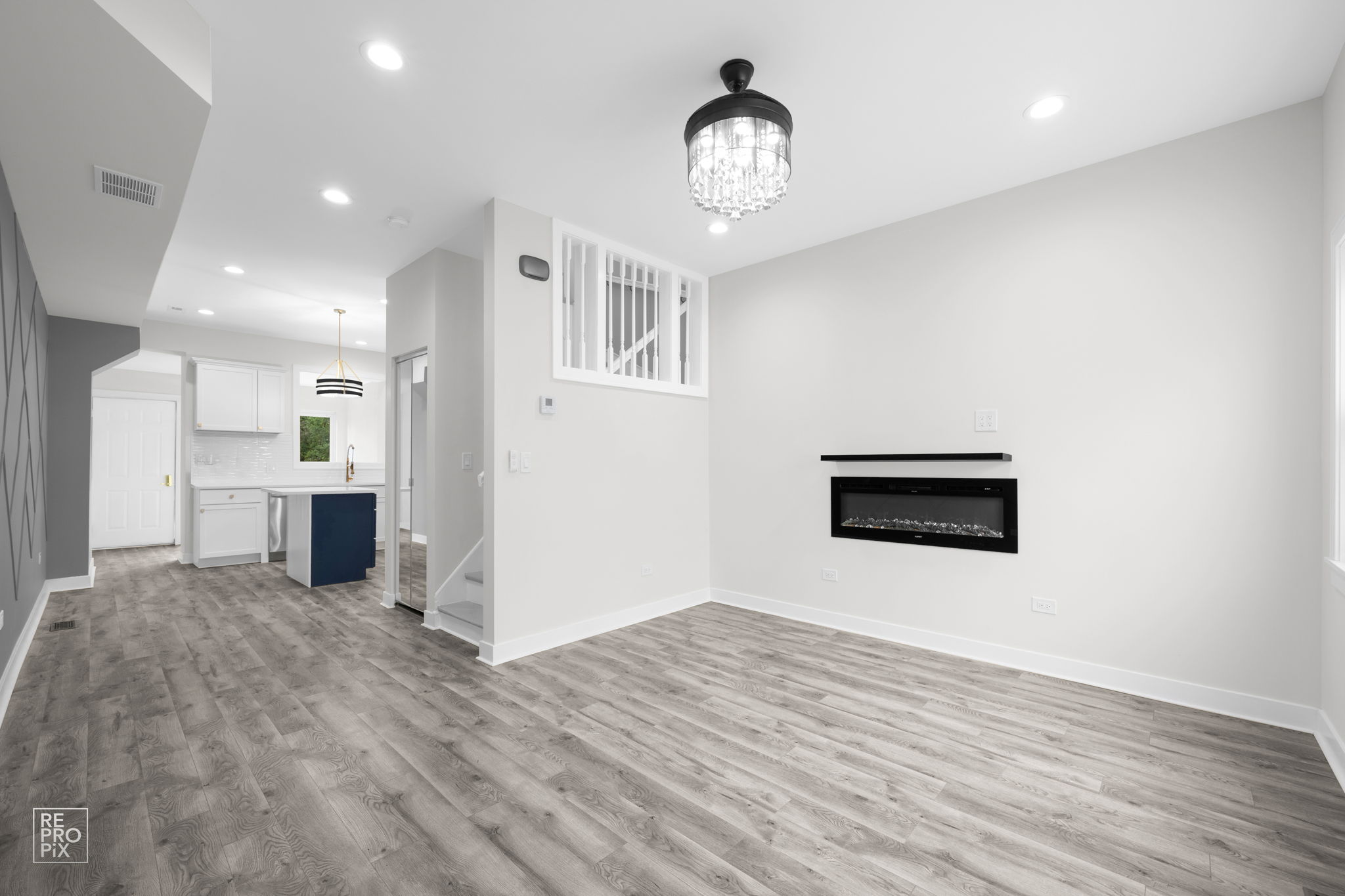 10719 S Cottage Grove Ave, Chicago, IL 60628 | Repropix Corp.