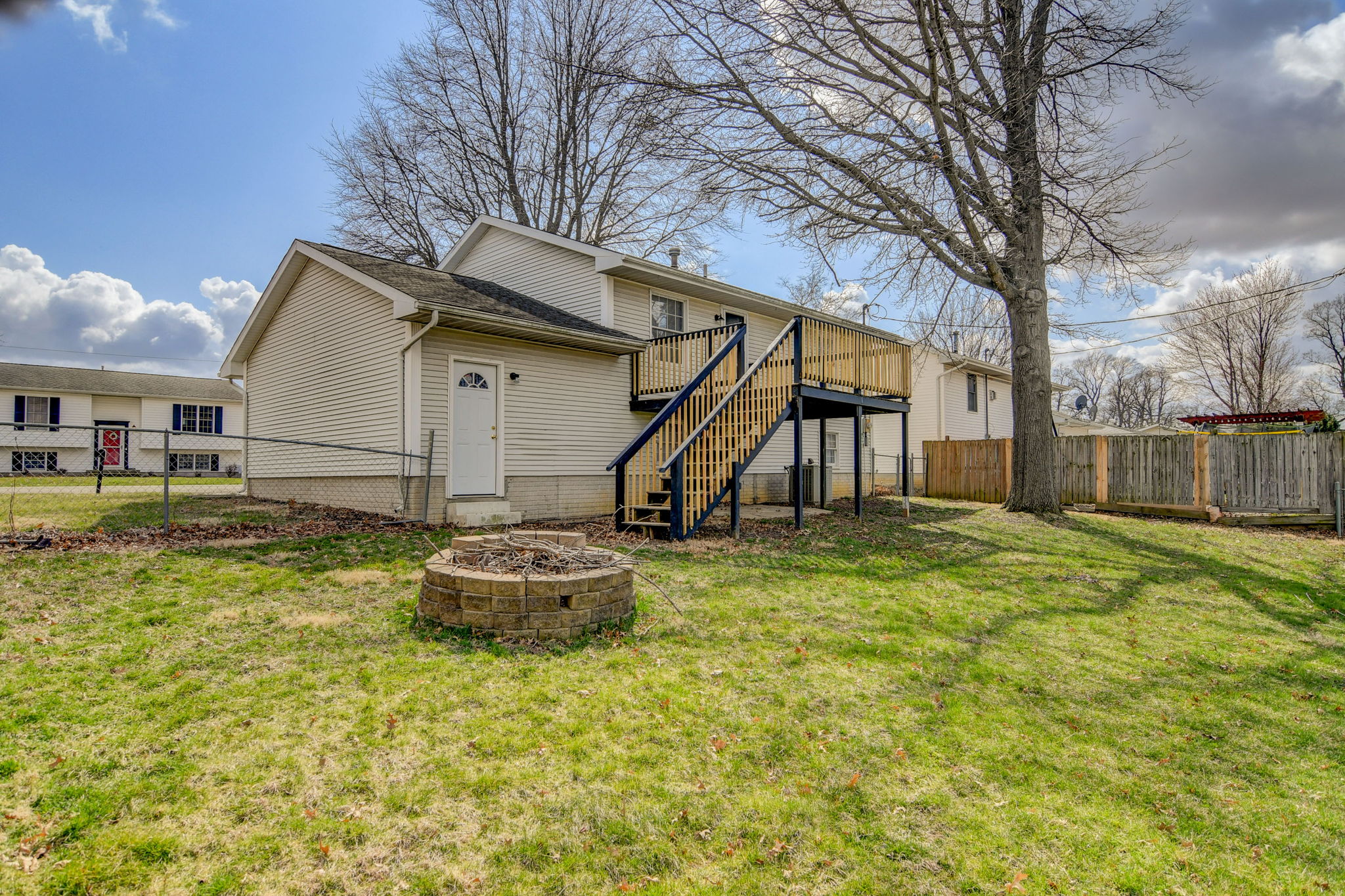 1110 W Hall Dr, Jacksonville, IL 62650 | Design Eyes Photography