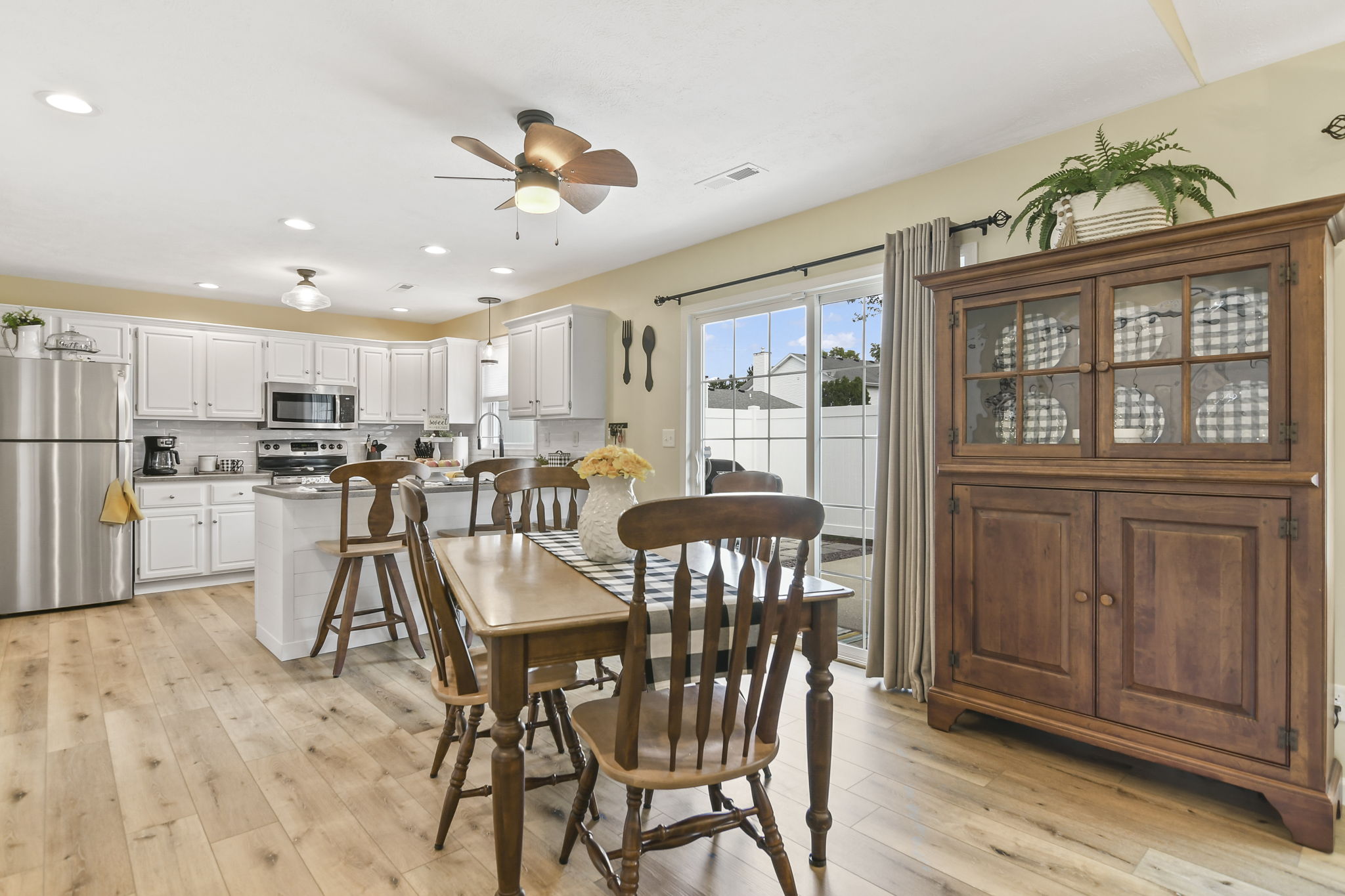 113 E Sherry Dr, Springfield, IL 62703 | Design Eyes Photography