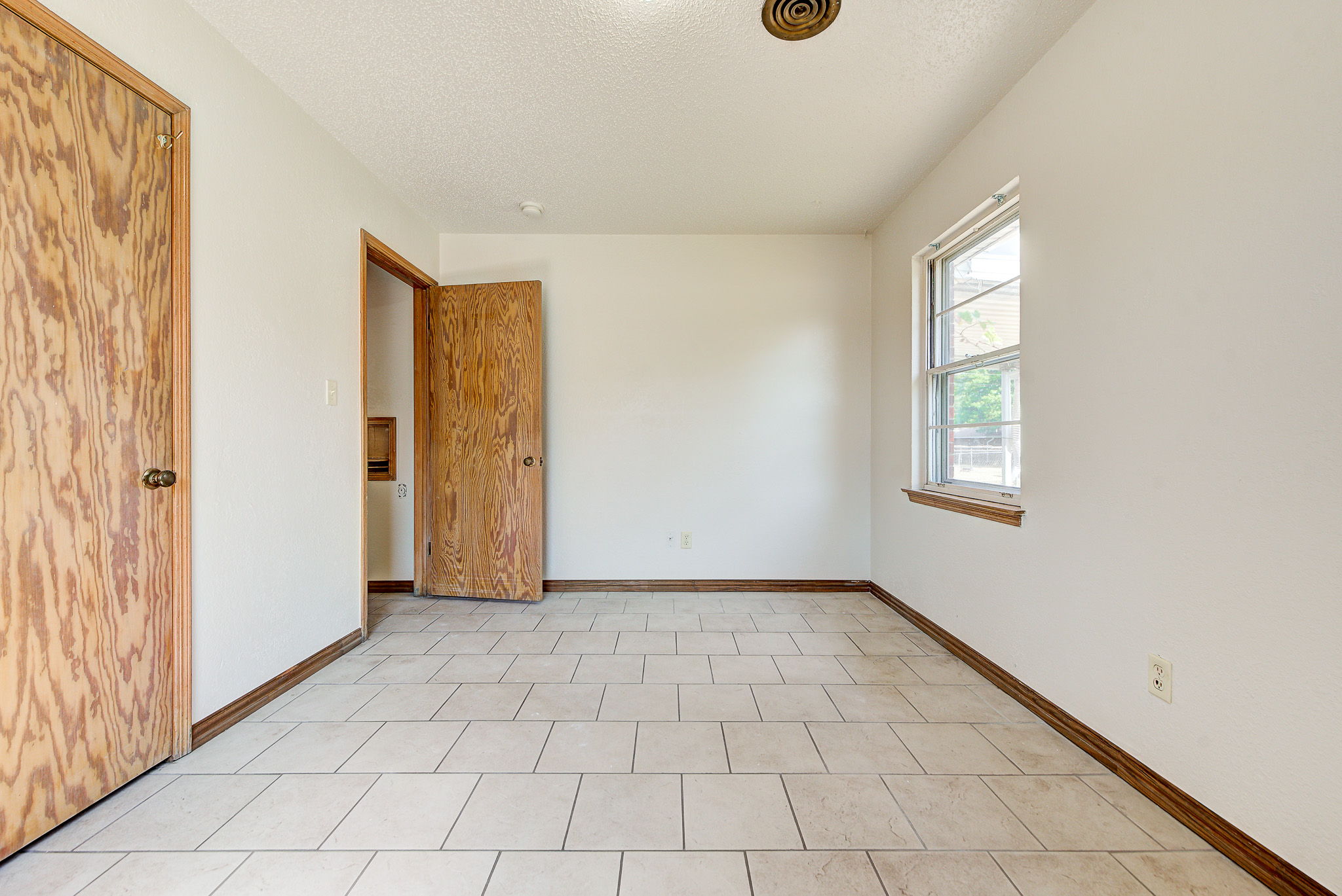 1145 SW 42nd St, Oklahoma City, OK 73109 | Ewing Media Co.