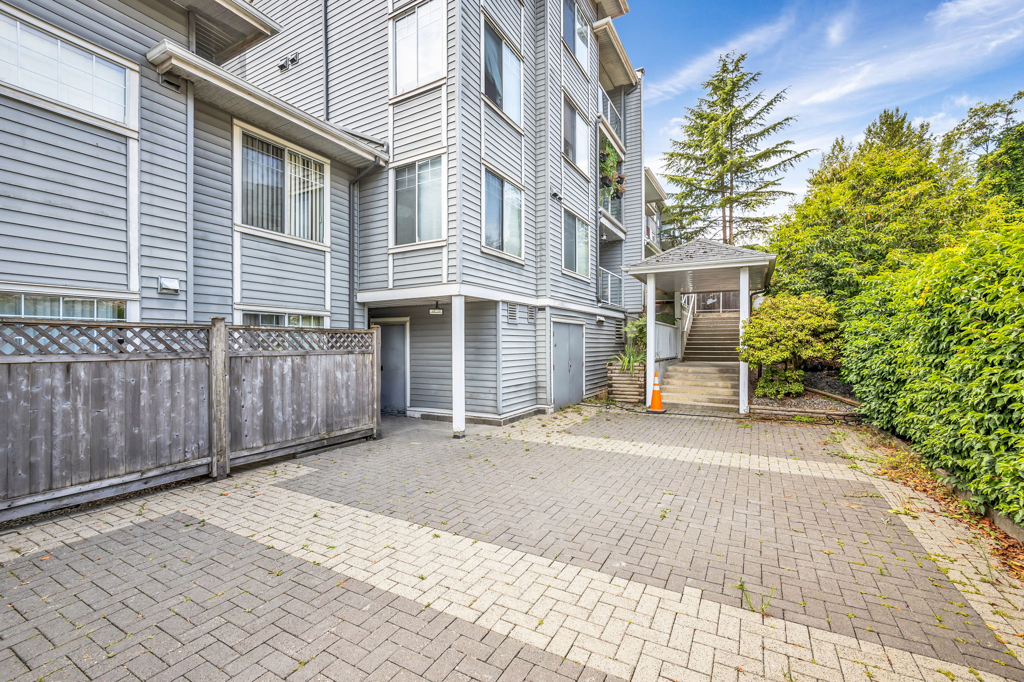 11671 Fraser St Unit 304, Maple Ridge, BC V2X 6C4