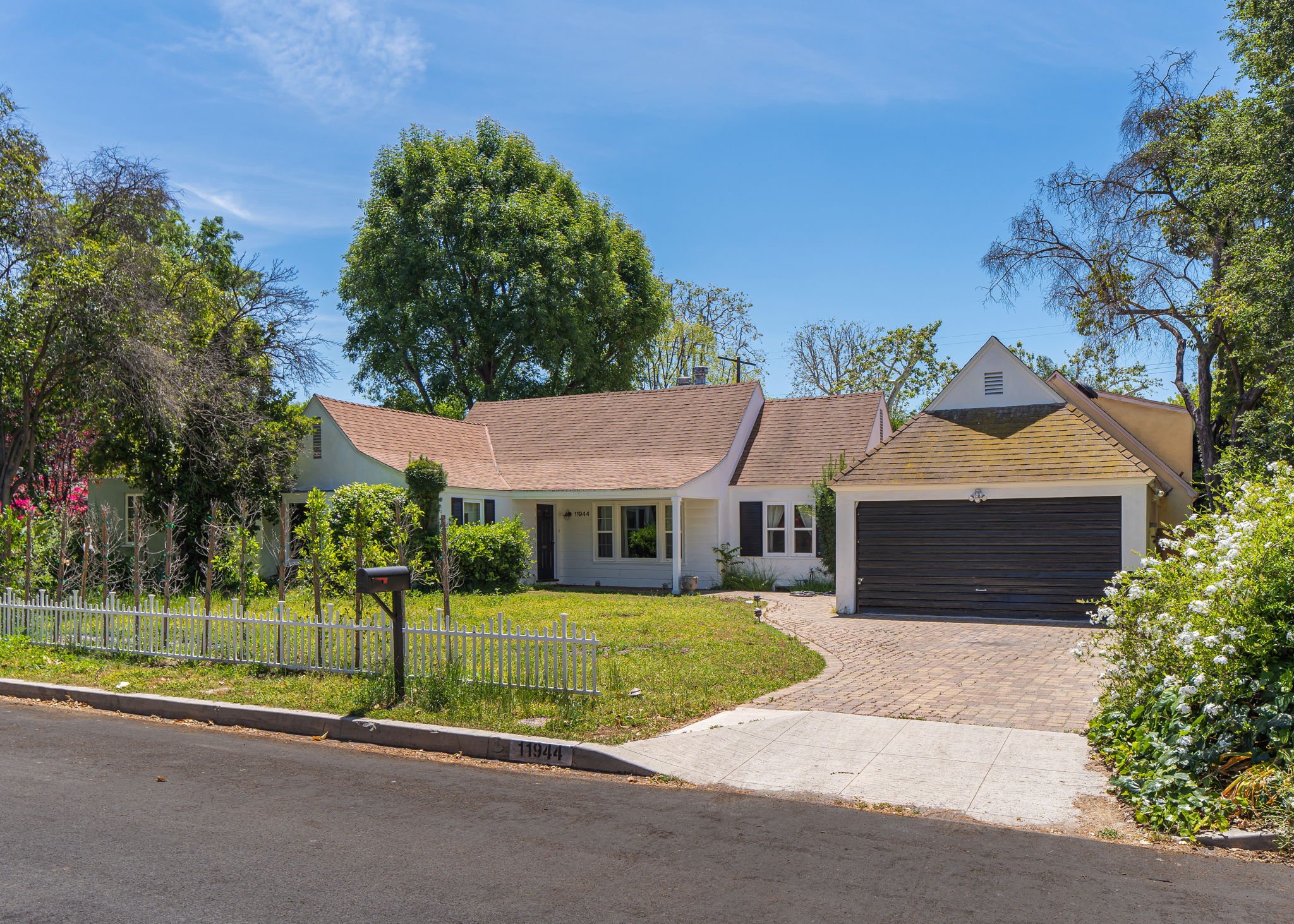 11944 Hesby St, Valley Village, CA 91607 | Noel Kleinman Real Estate ...