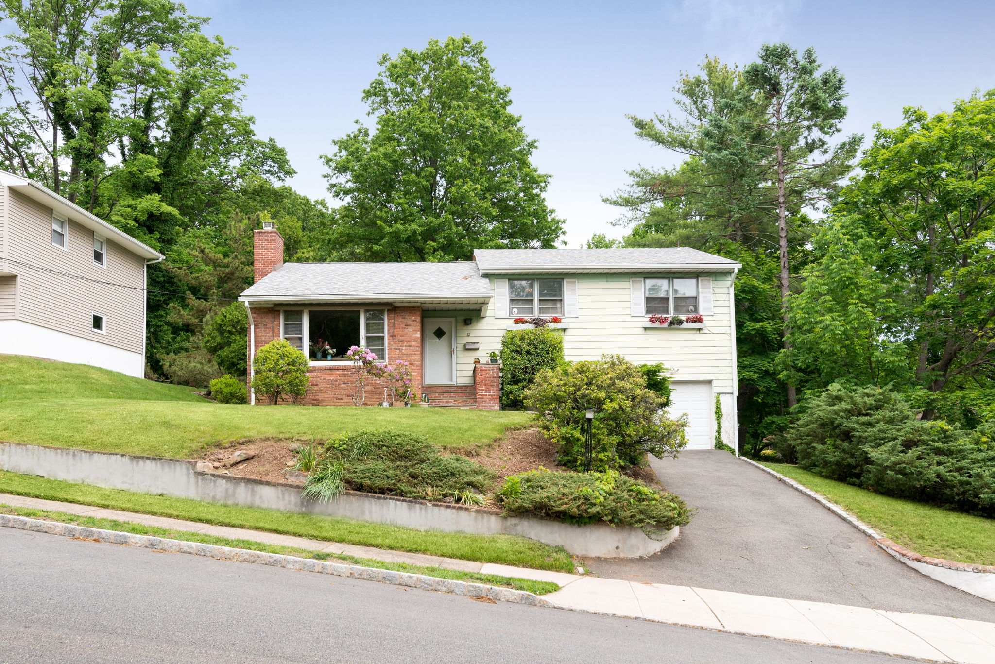 NYC Winter View! Fantastic Cal-De-Sac Location of the 3-4 bedroom 2.5 ...