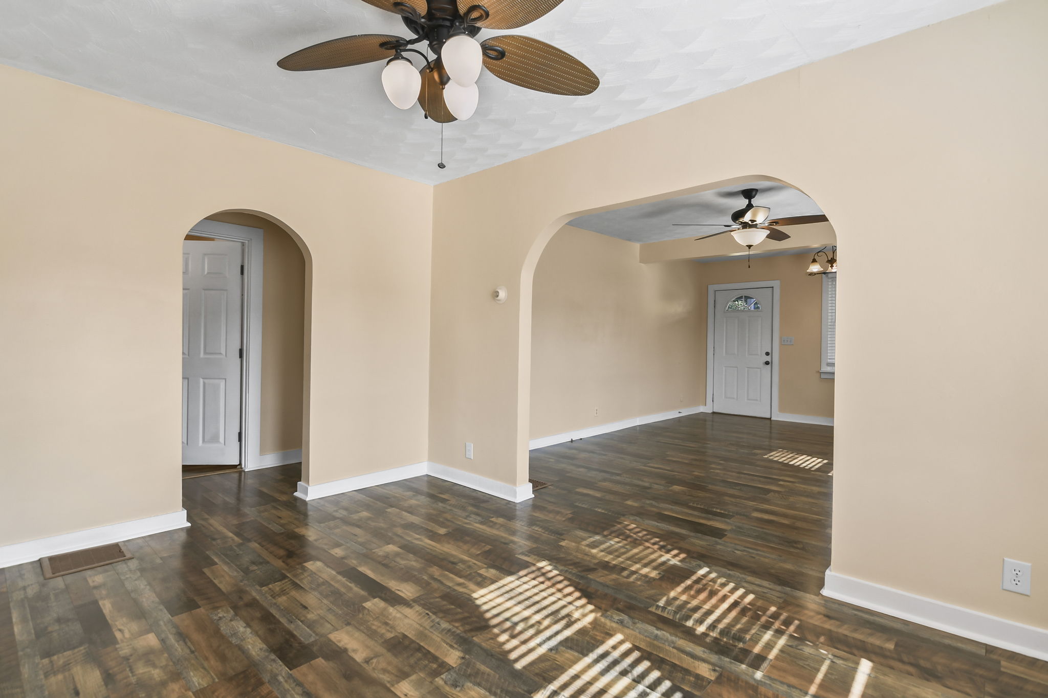 120 W Main St, Thayer, IL 62689 | Design Eyes Photography