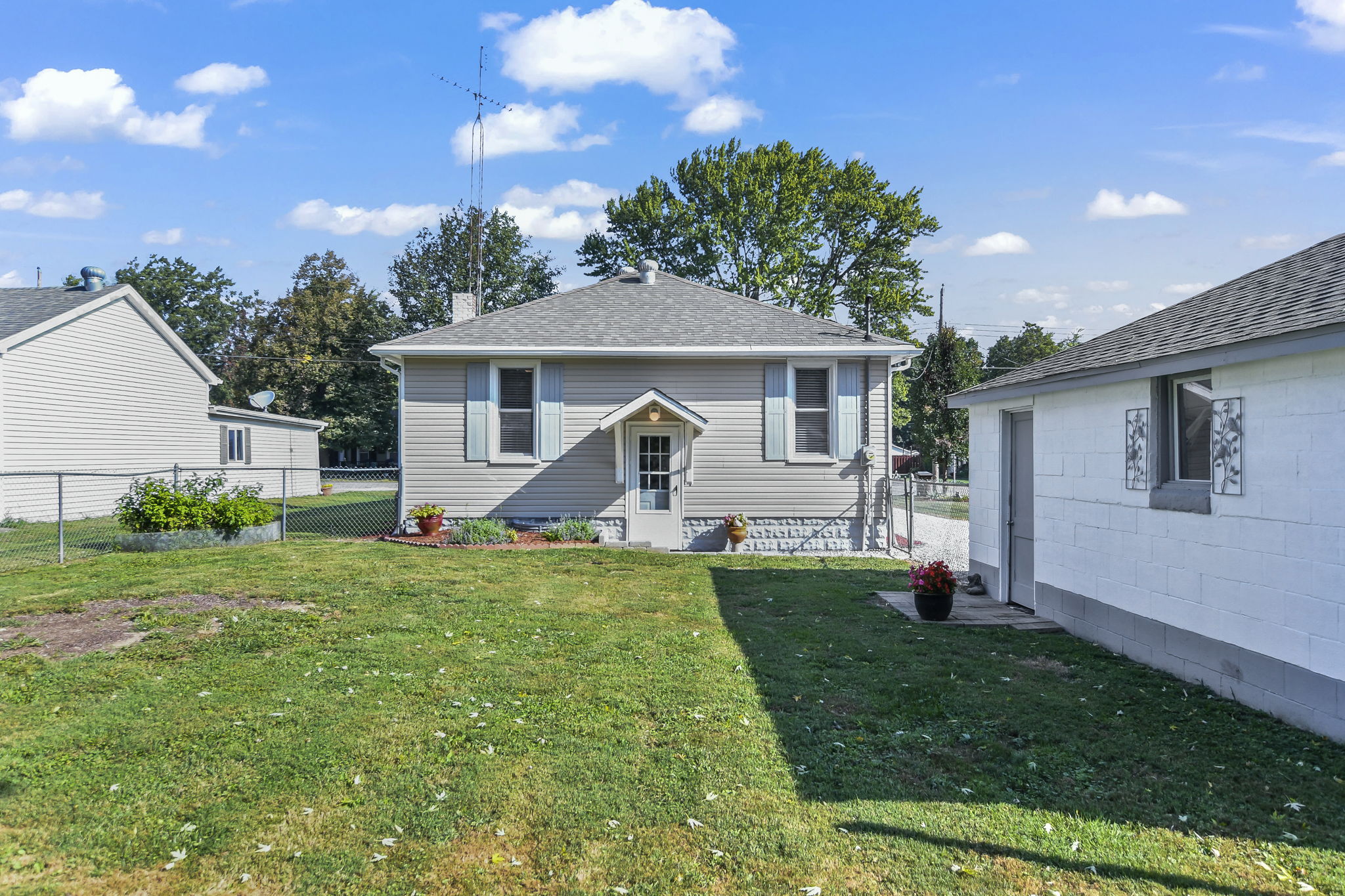 120 W Main St, Thayer, IL 62689 | Design Eyes Photography