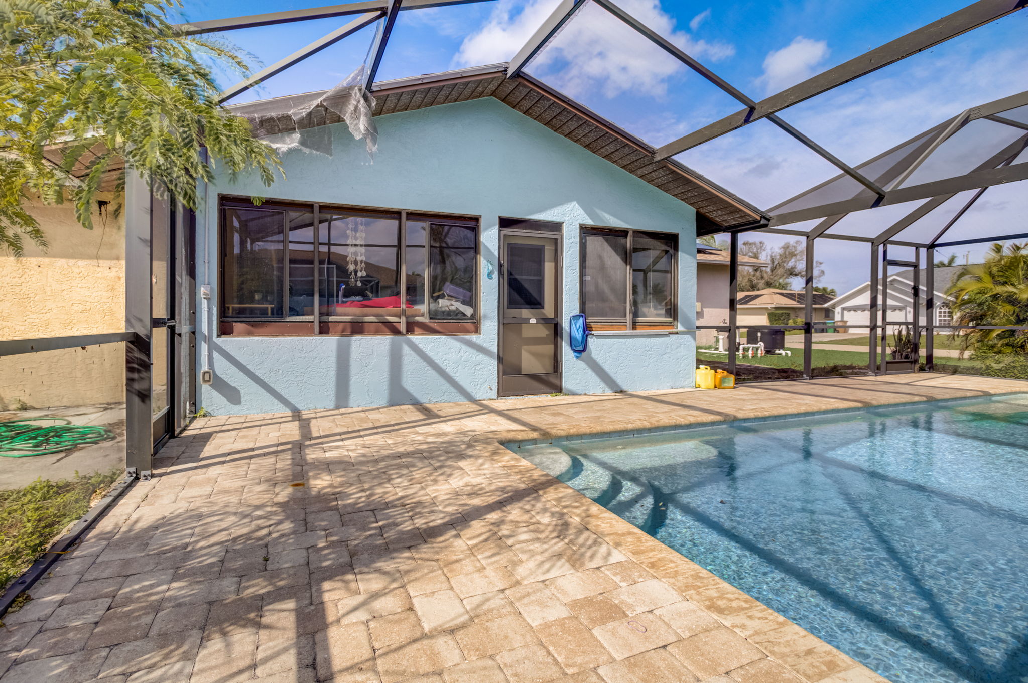 1203 SE 22nd Ave, Cape Coral, FL 33990 | Zillow Media Experts
