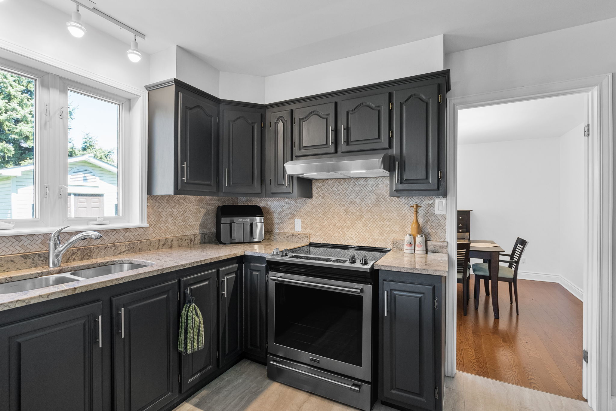 1317 Stormont Dr Cornwall | InsideOut Media