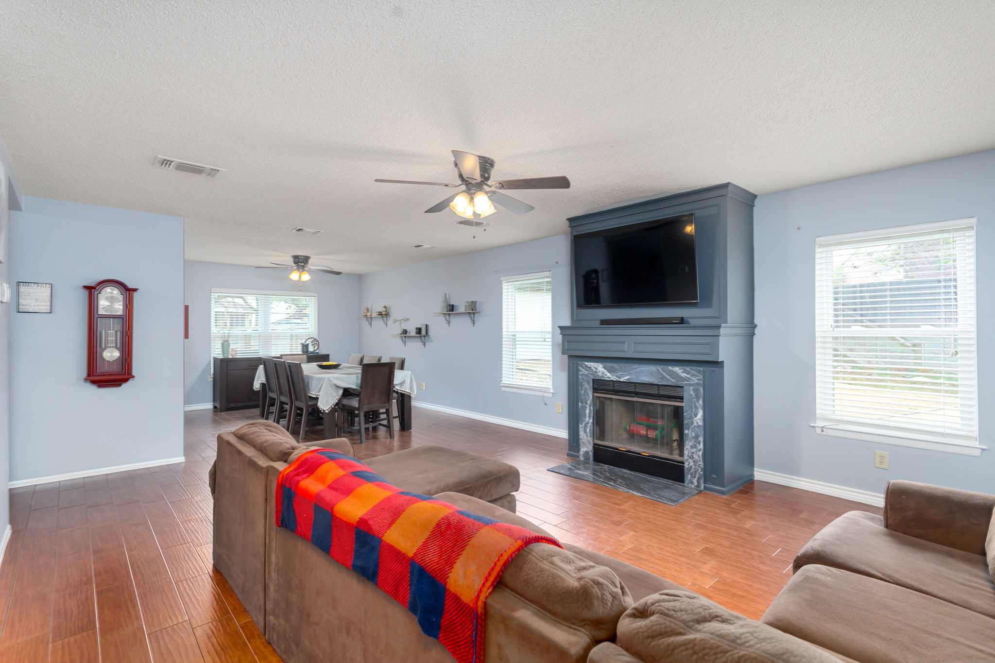 1326 Summit Creek, San Antonio, TX 78258 | MrHevia Media