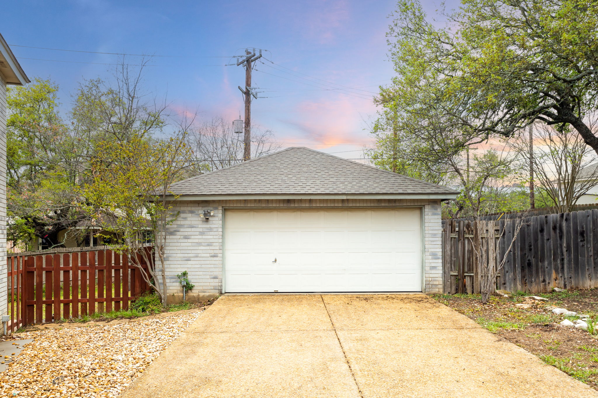 1326 Summit Creek, San Antonio, TX 78258 | MrHevia Media