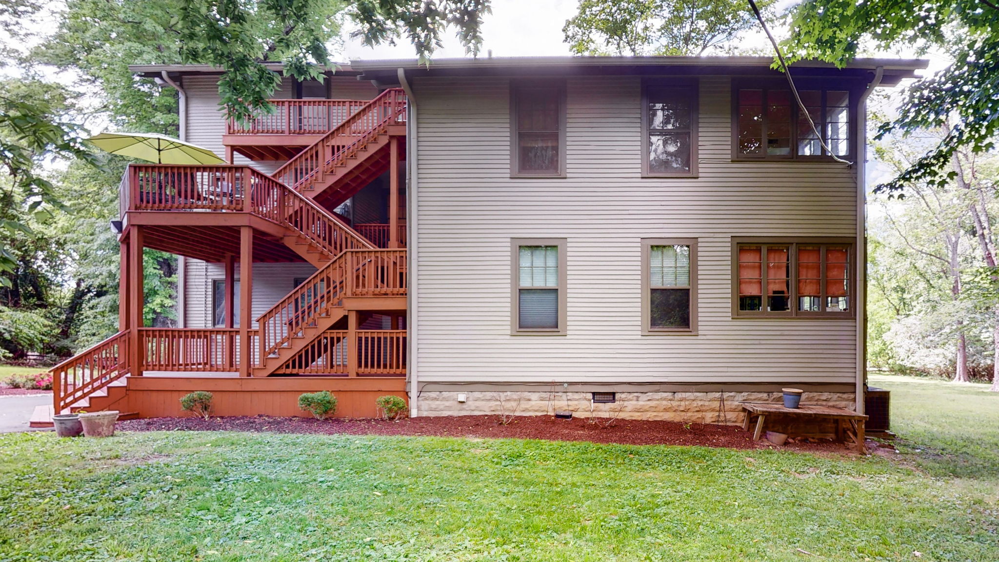 1405 Elm Rd #3 Anchorage, KY | Real 3D Space