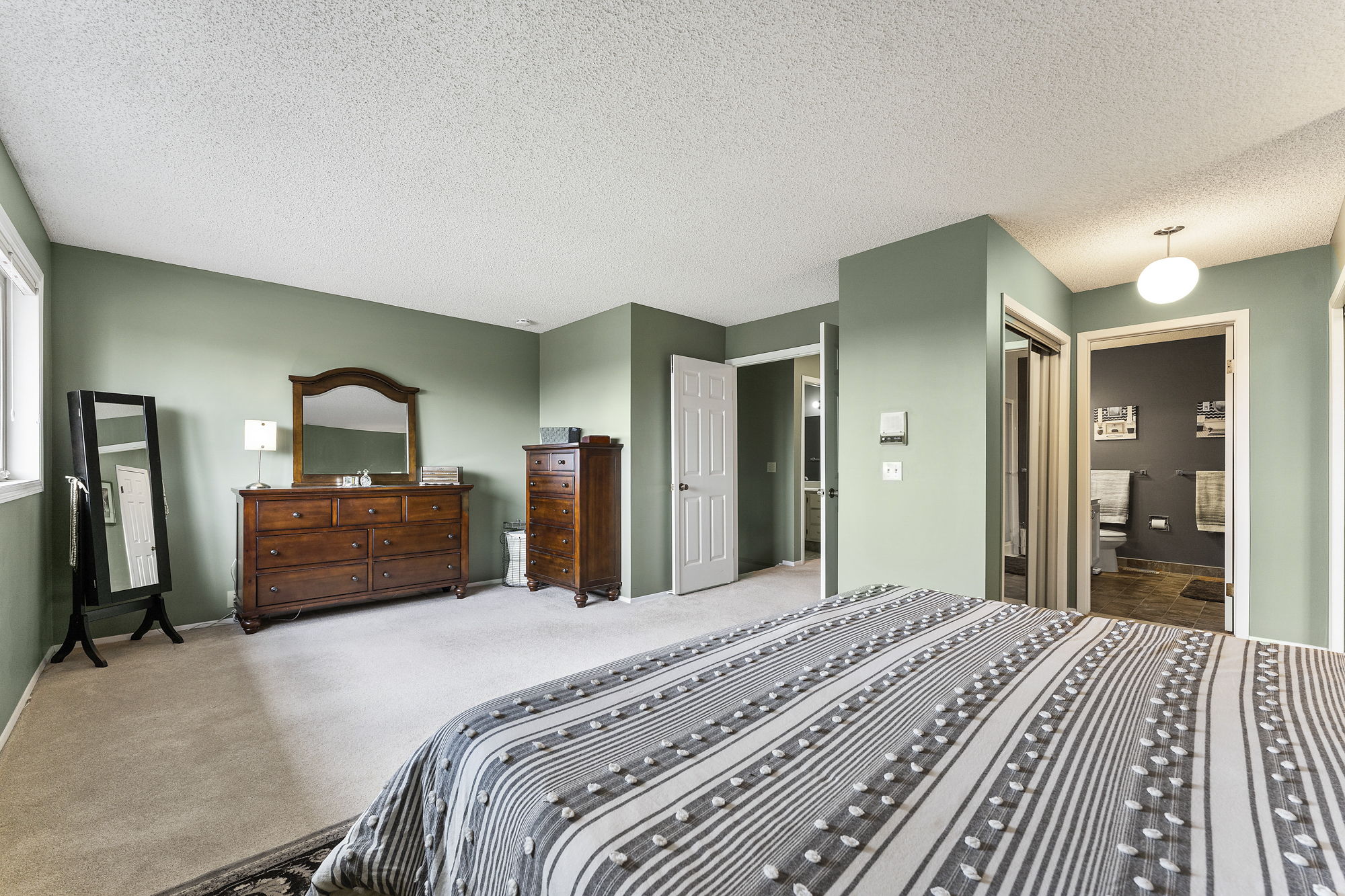 144 Edgemont Estates Dr NW, Calgary, AB T3A 2M3 | QuikSell