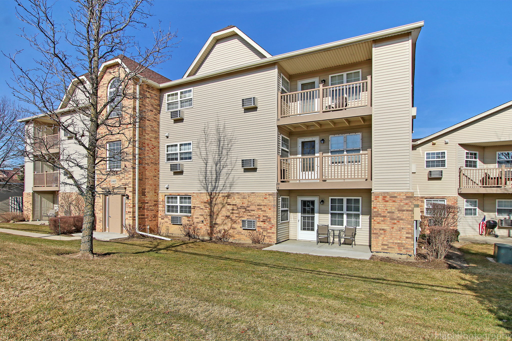 1443 Spring Brook Ct 1B, Round Lake Beach, IL 60073 | HAPI Photography