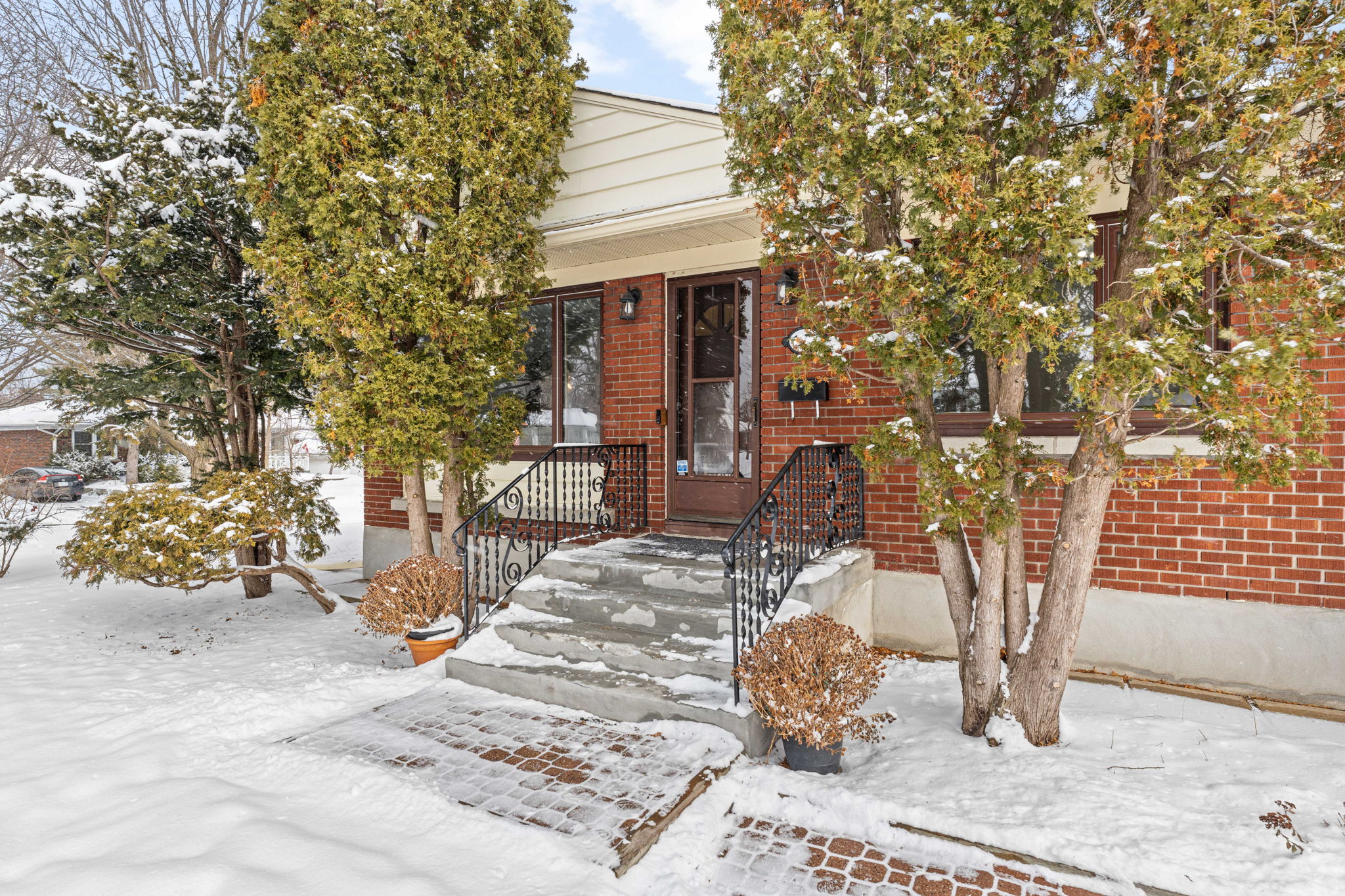 1579 Chaucer Ave, Ottawa, ON K1G 0R7 | Inside Ottawa Media