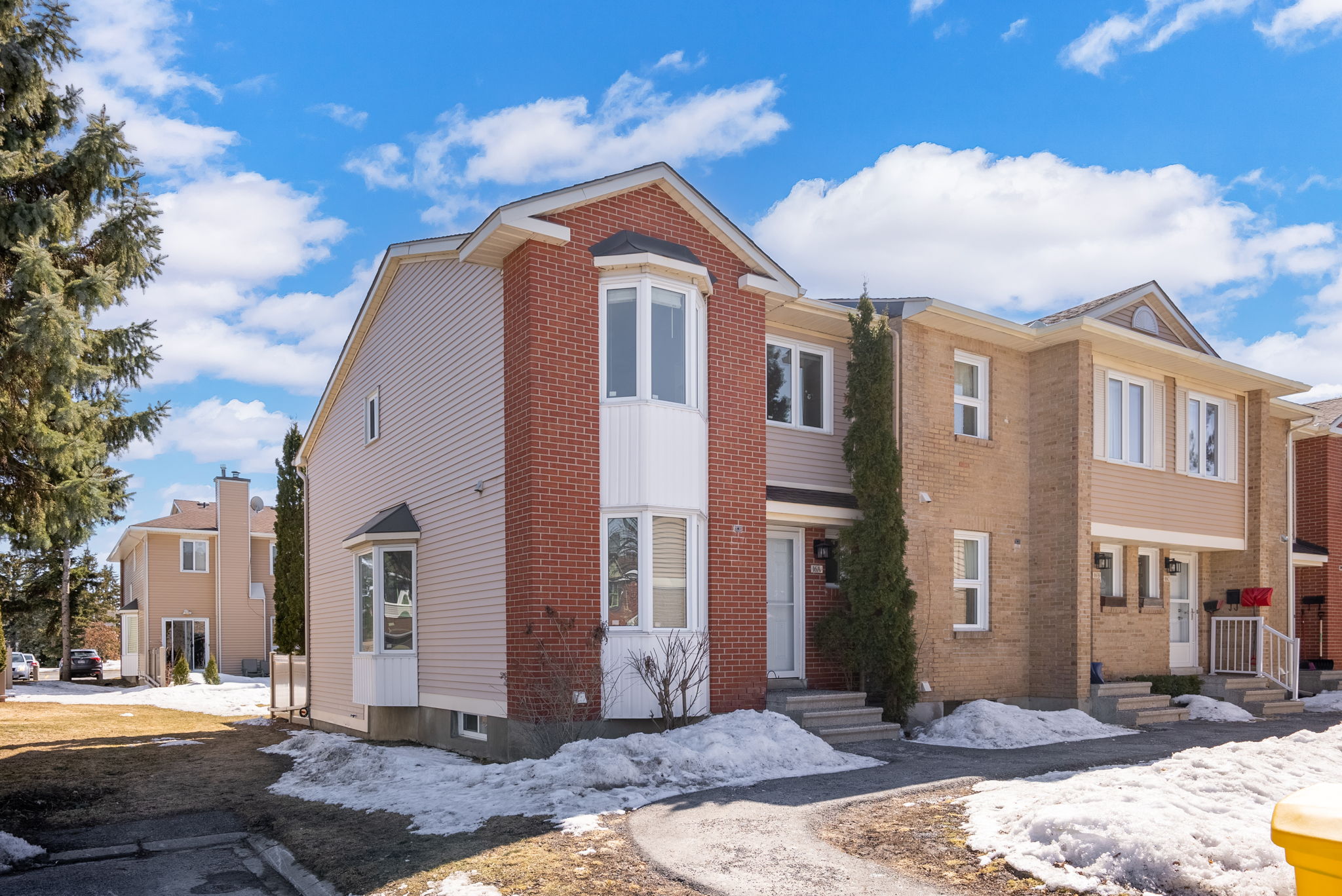 16A Castlebrook Ln Ottawa | InsideOut Media