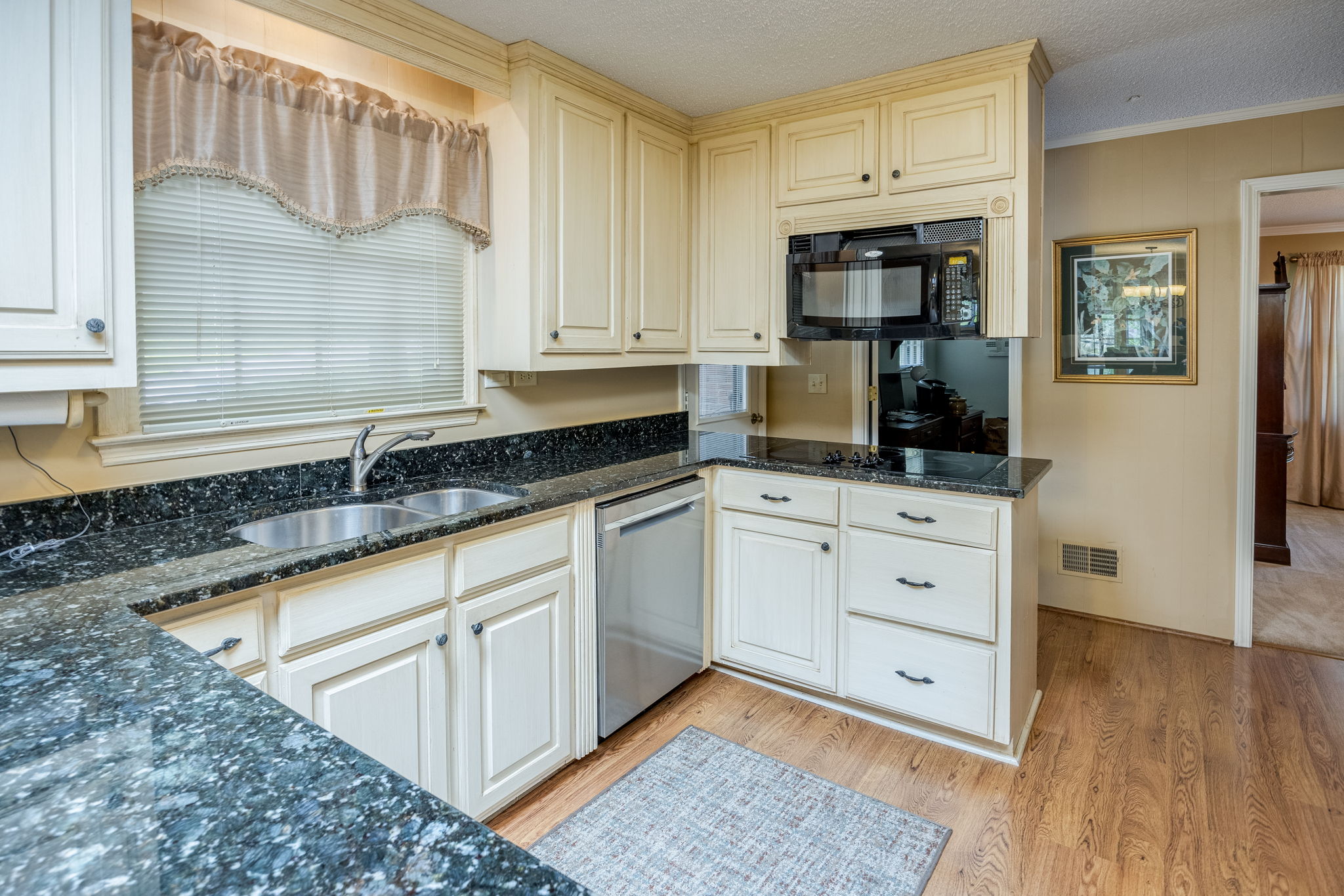 1700 Robin Crest Dr, West Columbia, SC 29169