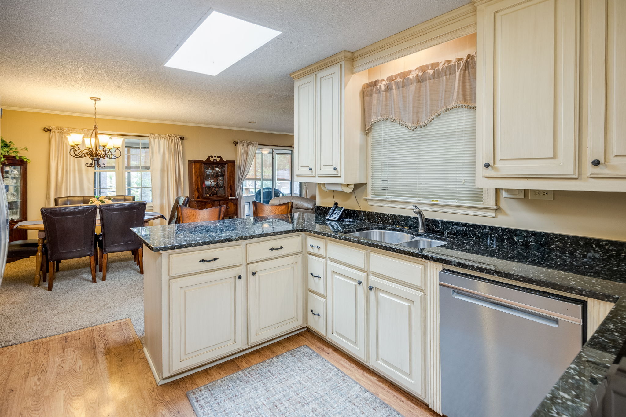 1700 Robin Crest Dr, West Columbia, SC 29169