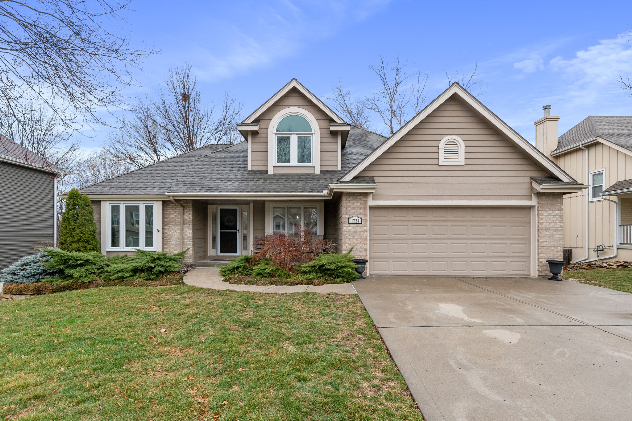 1724 Tudor Ln, Liberty, MO 64068 | KC Home Photography