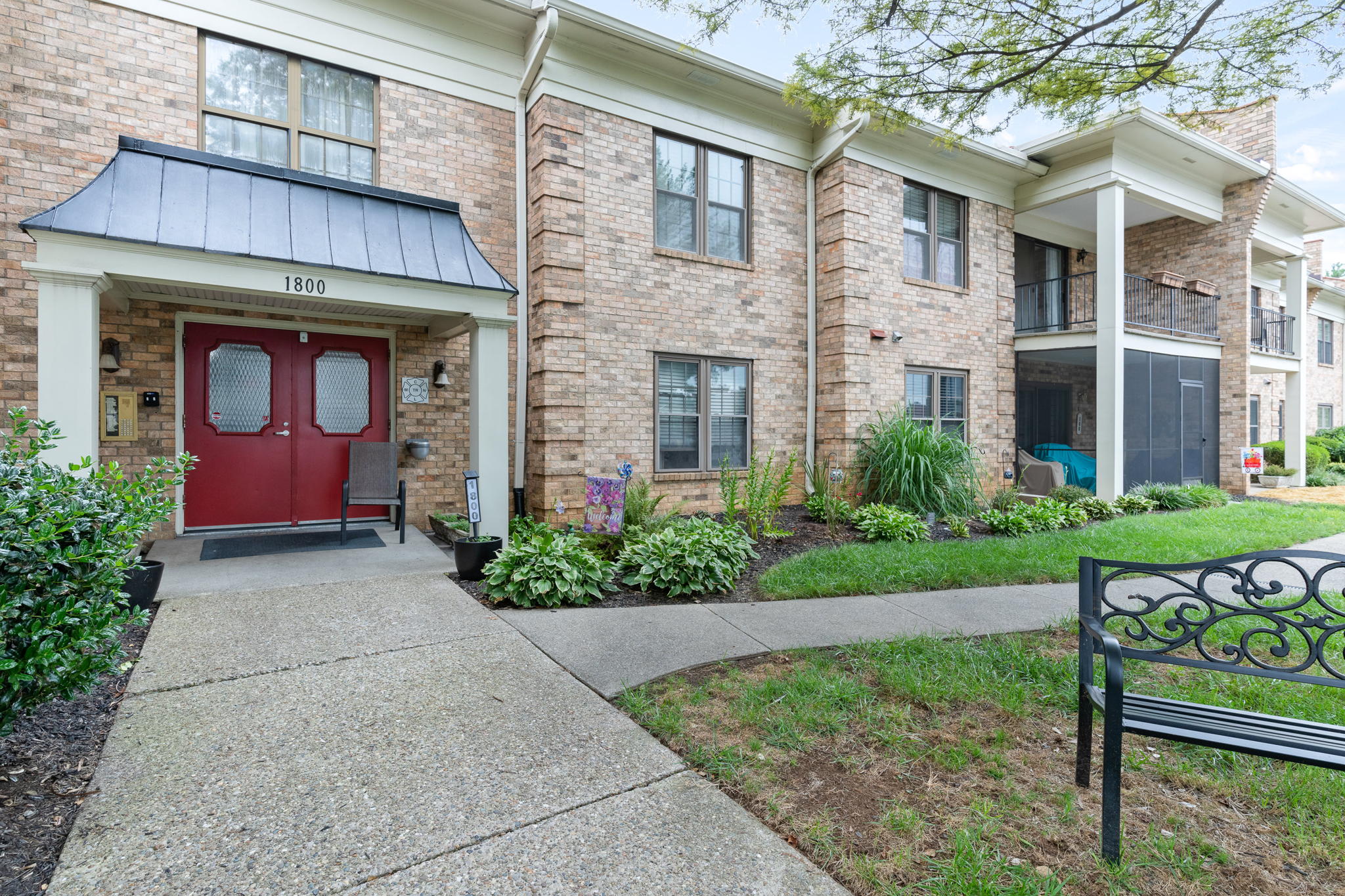 1800 Manor House Dr 208, Meadowview Estates, KY 40220 | Brian Renshaw Media