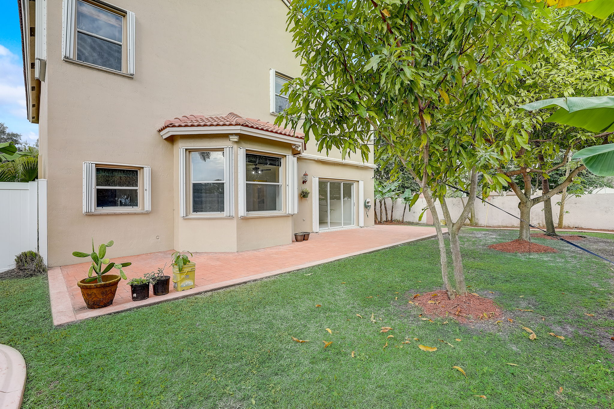 18400 NW 9th St, Pembroke Pines, FL 33029 | ShowingTime+ Listing Media ...