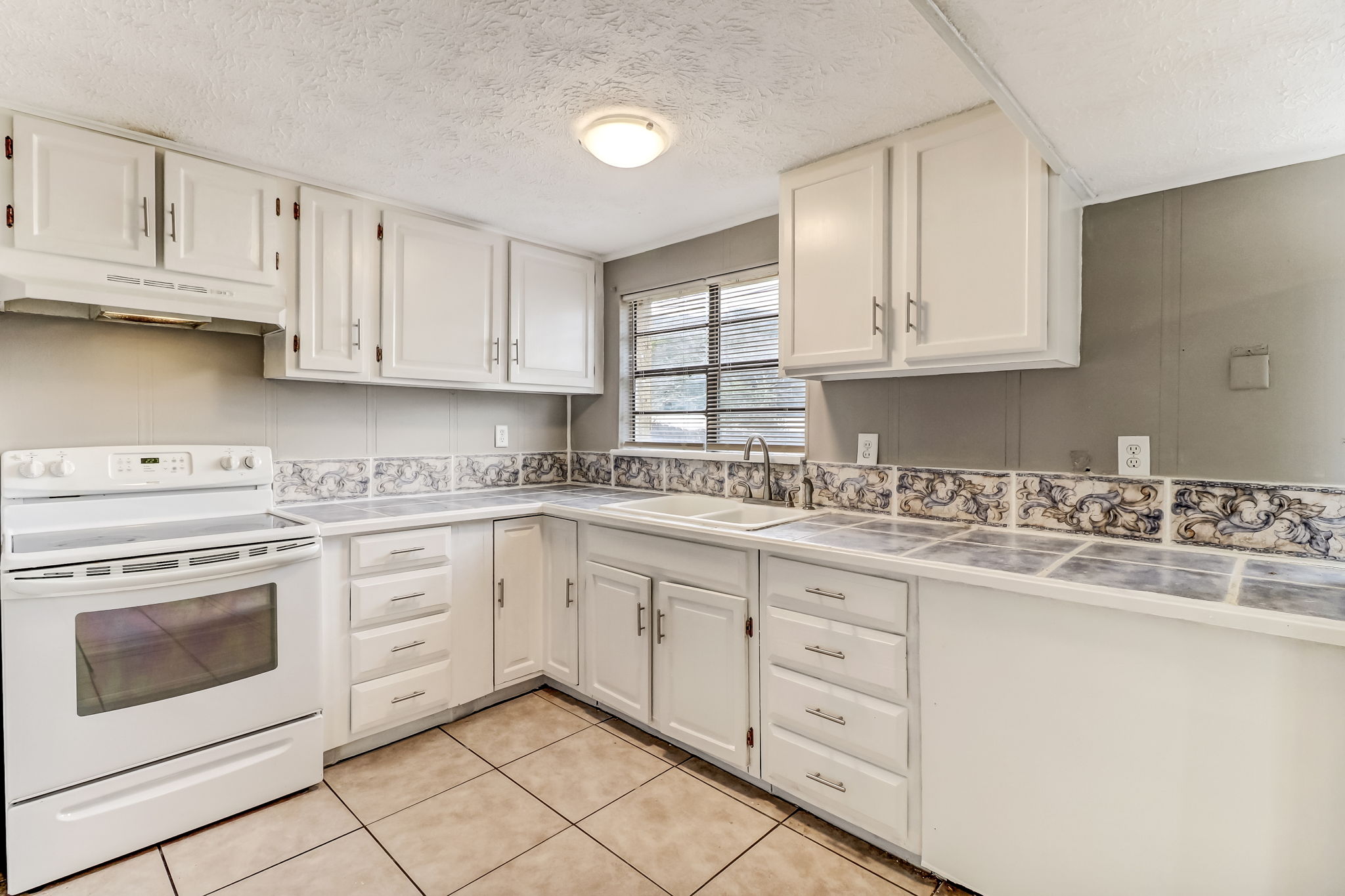 185 1/2 S Fletcher Avenue | ECVT Real Estate Photography