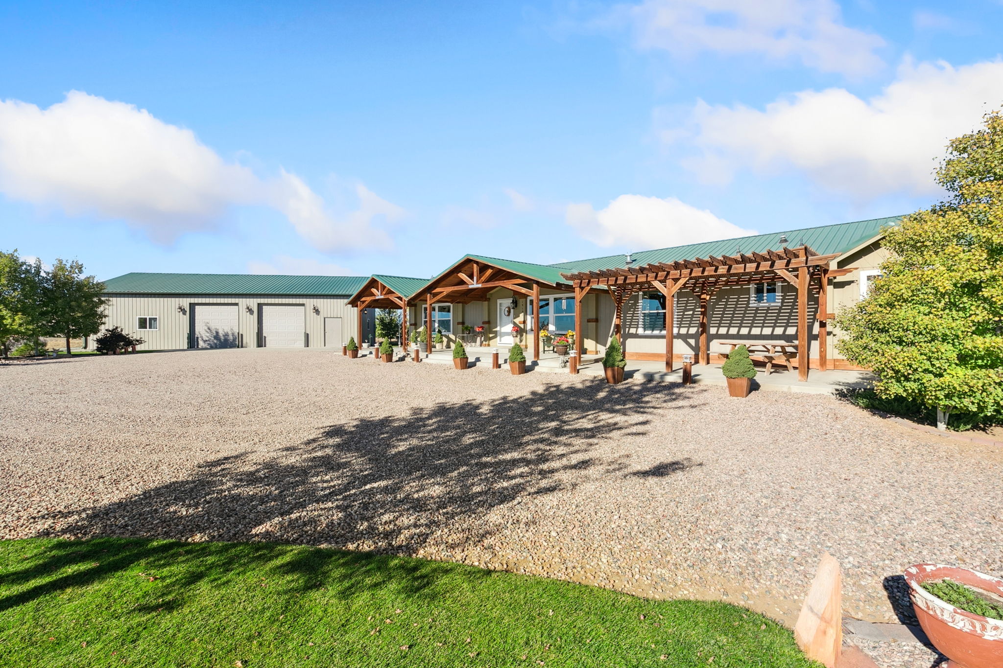Country Living Dream! 19195 County Road 88, Pierce | Boxwood Photos