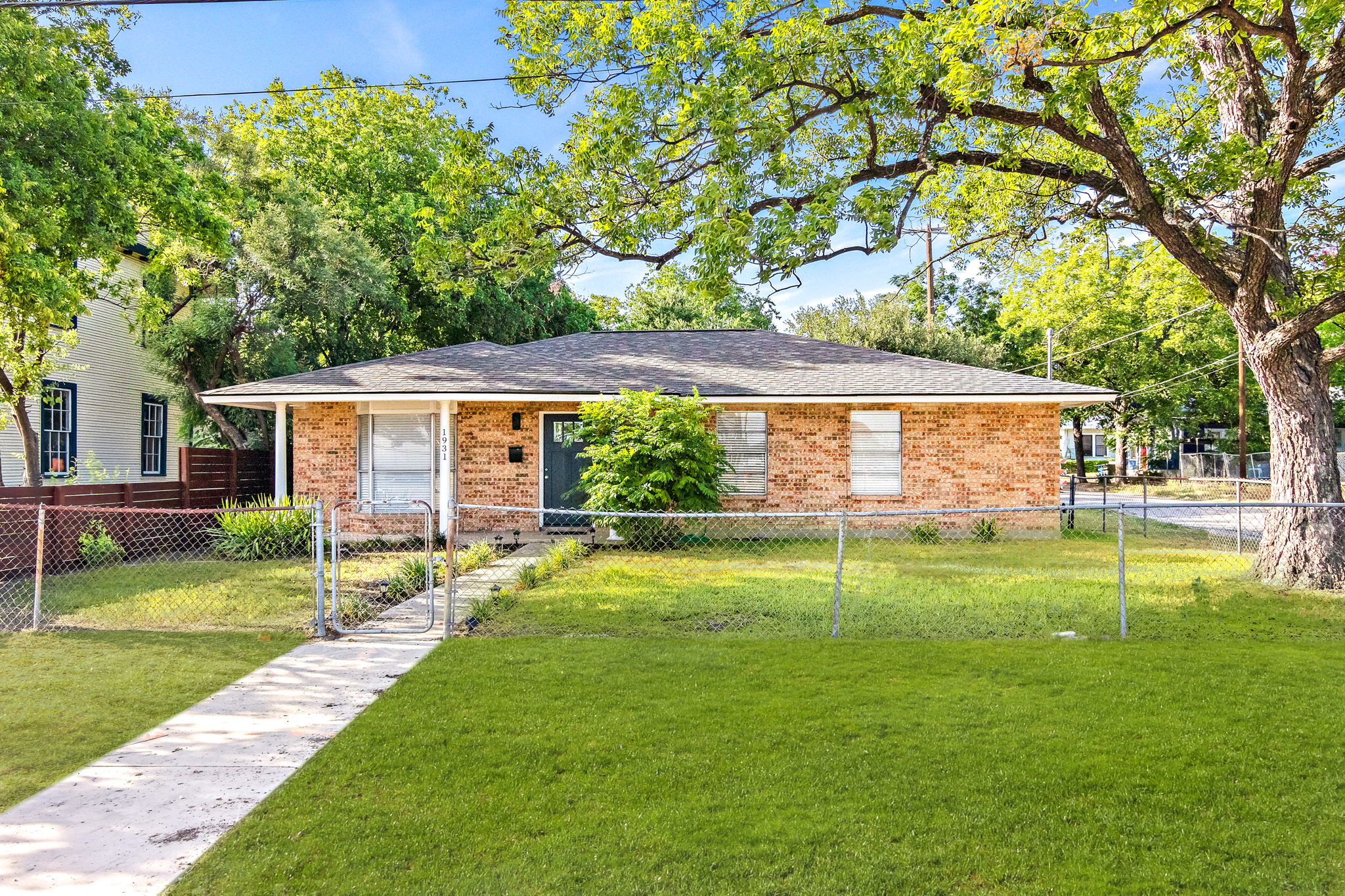1931 N PanAm Expy, San Antonio, TX 78208 | MrHevia Media
