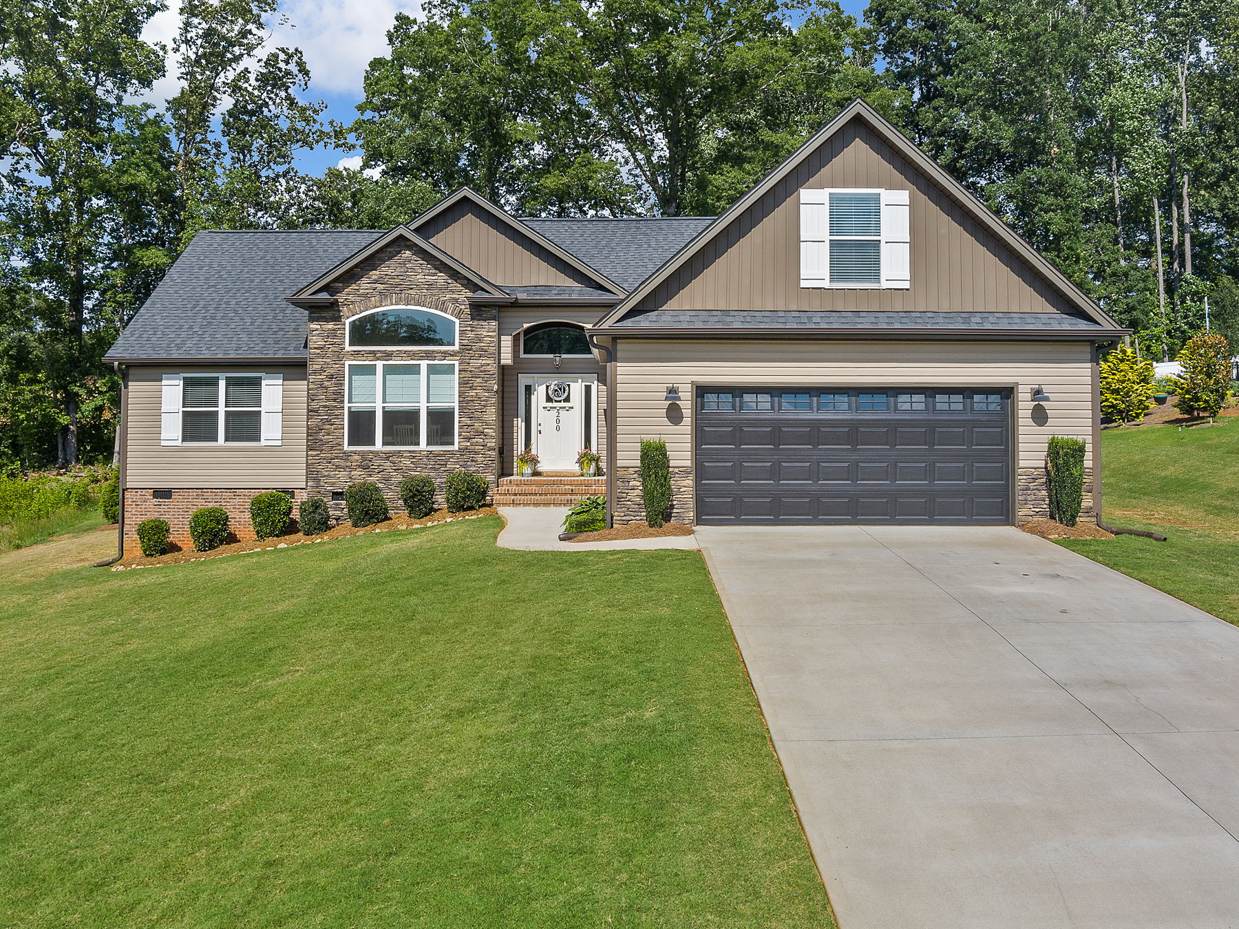 200 Larissa Ct, Lyman, SC 29365 | Robbie Gregory Creative