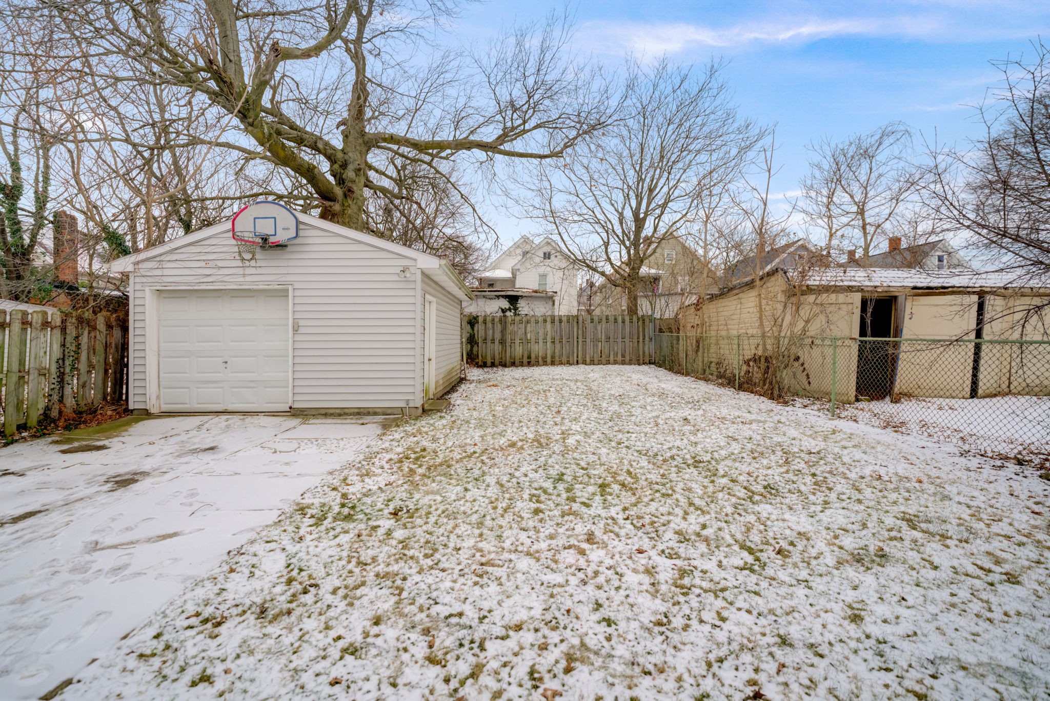 2056 Lark St, Lakewood, OH 44107 | ShowingTime+ Listing Media Services