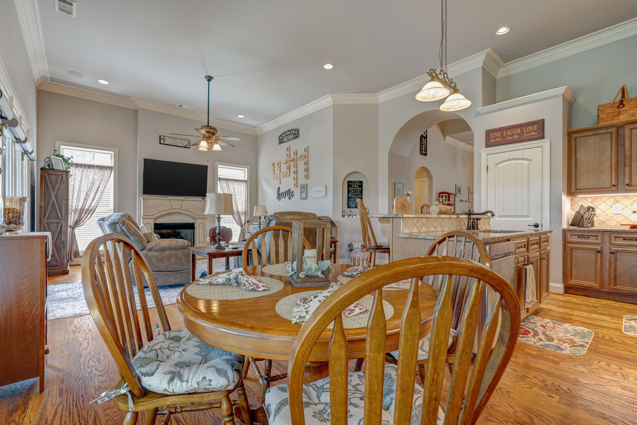 218 Kenniston Dale, Pelham, AL 35124 | DoubleOak ArtWorks