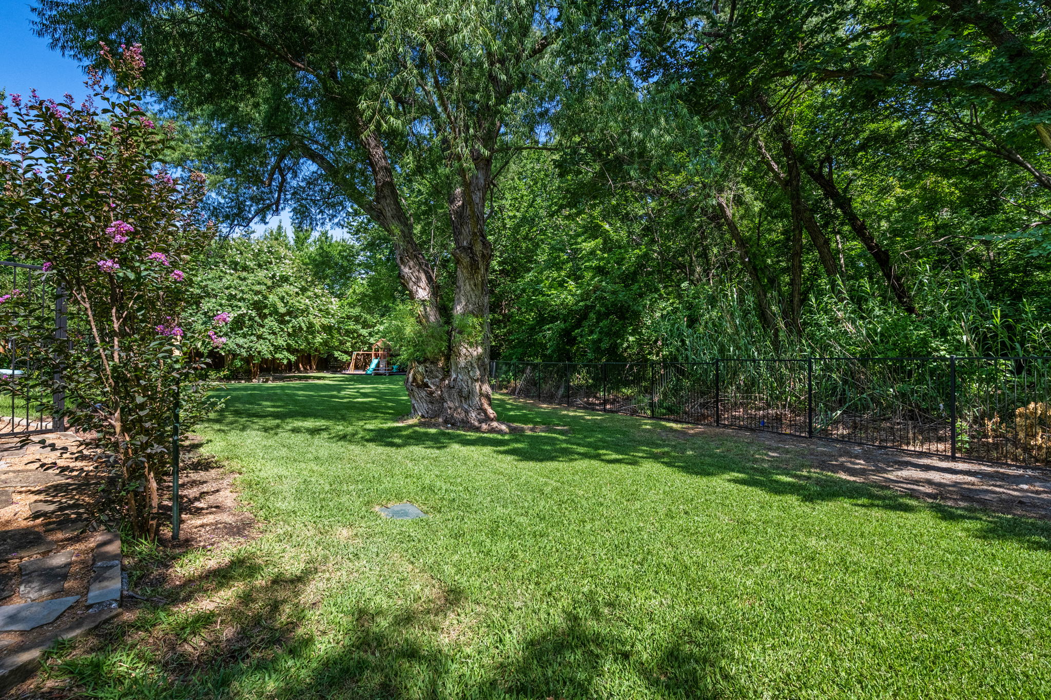 2216 Forest Hollow Park, Dallas, TX 75228