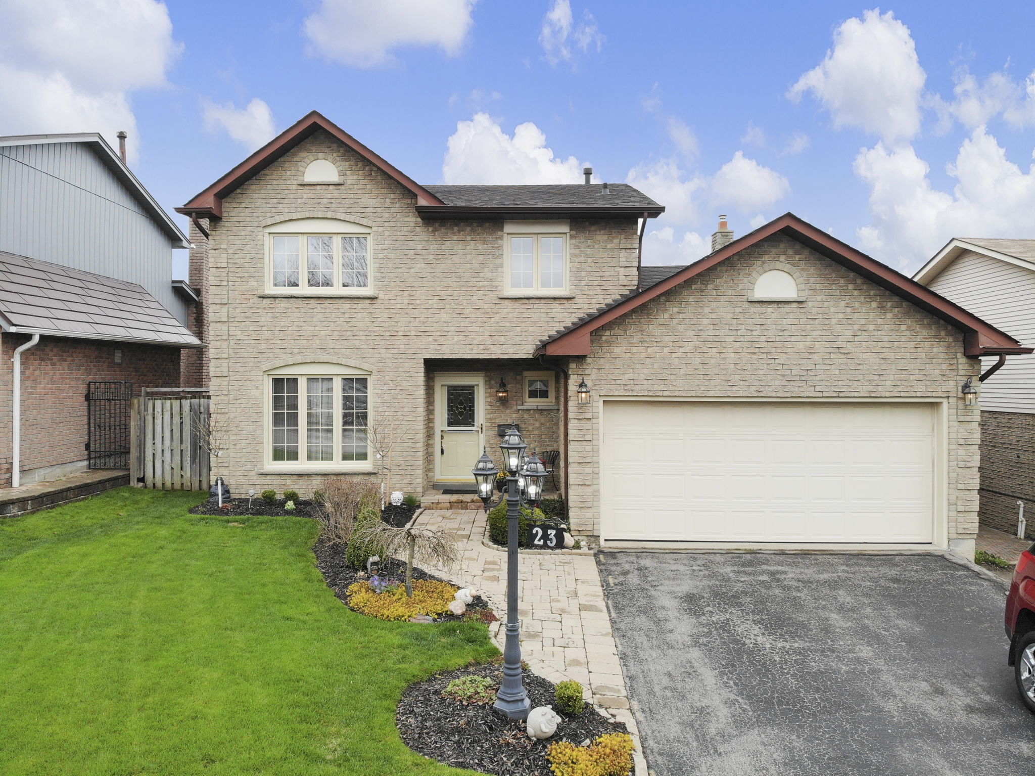 23 Dunbar Dr, Whitby, ON L1N 6Y4 | REALPix Interior & Real Estate ...