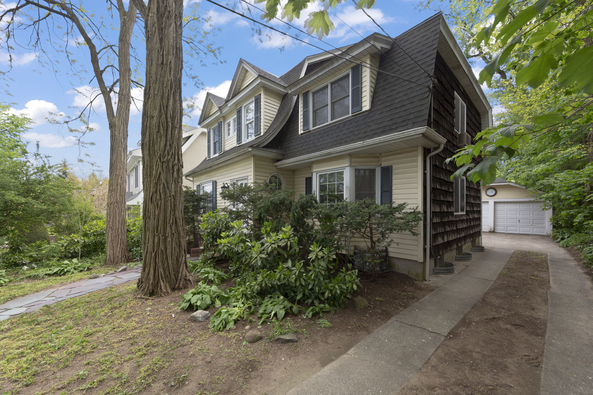 240-50 Poplar St, Douglaston, NY 11363 | photoZ