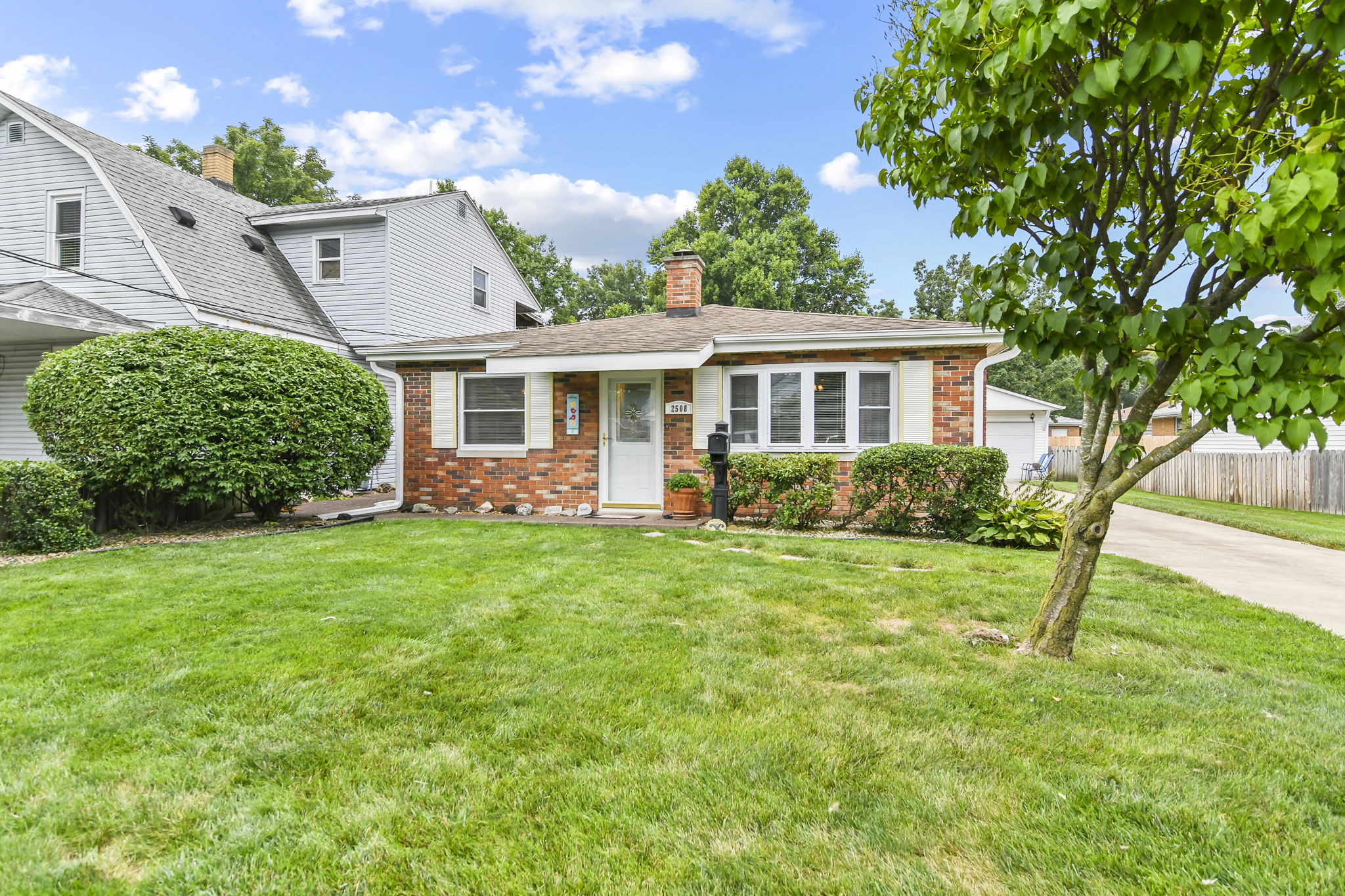 2508 E Keys Ave, Grandview, IL 62702 | Design Eyes Photography