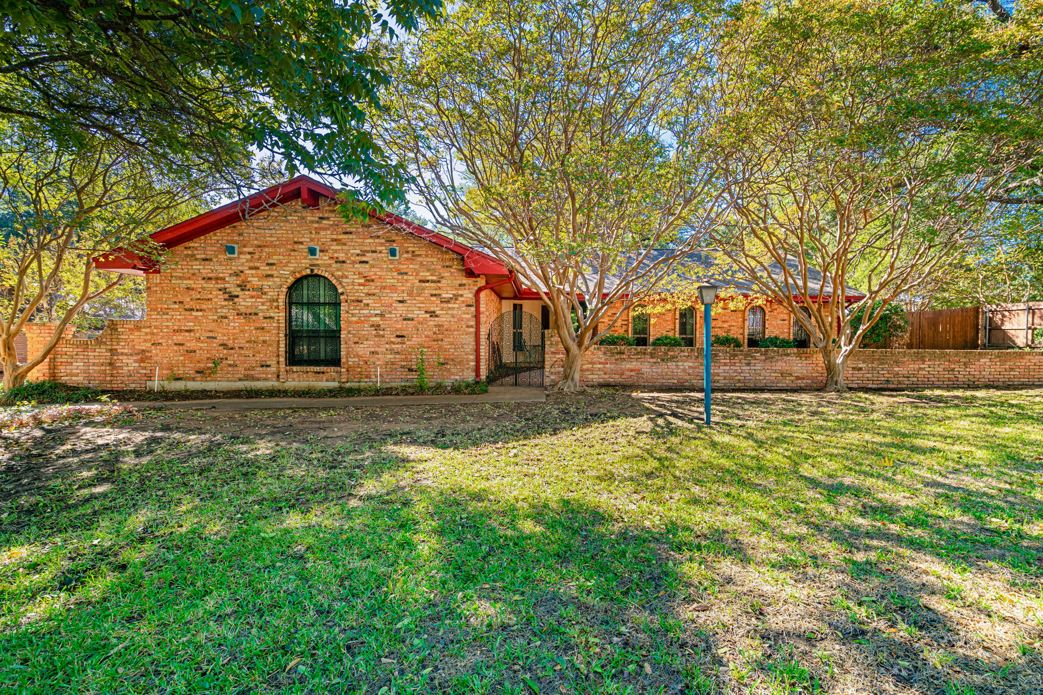 2521 Locksley Dr, Grand Prairie, TX 75050