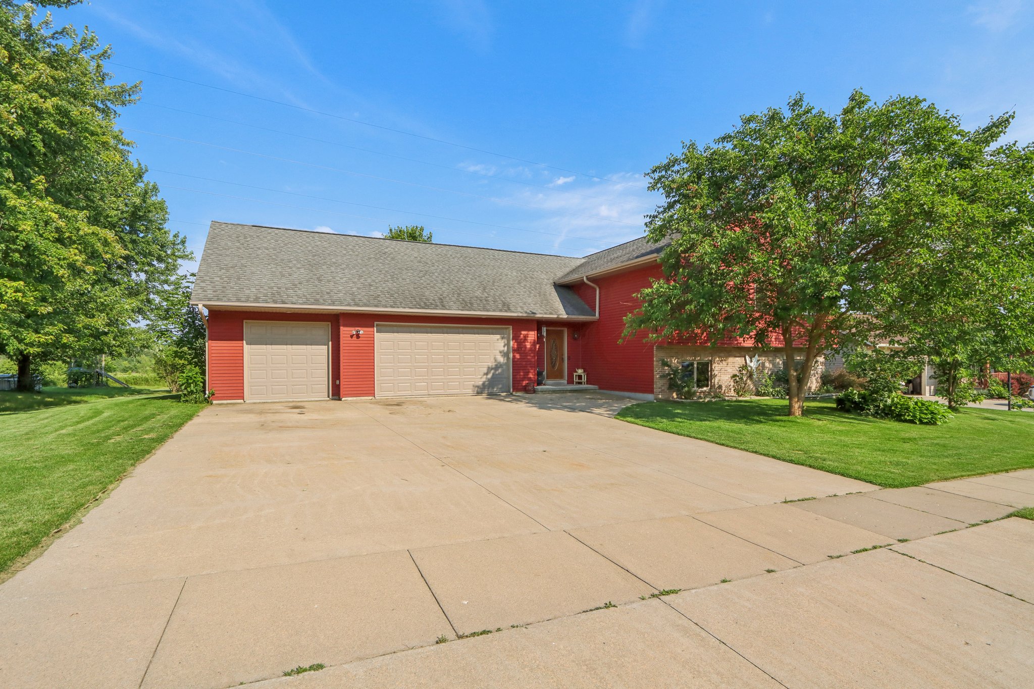 255 Jennifer Ln, Fall River, WI 53932 | Zillow Media Experts