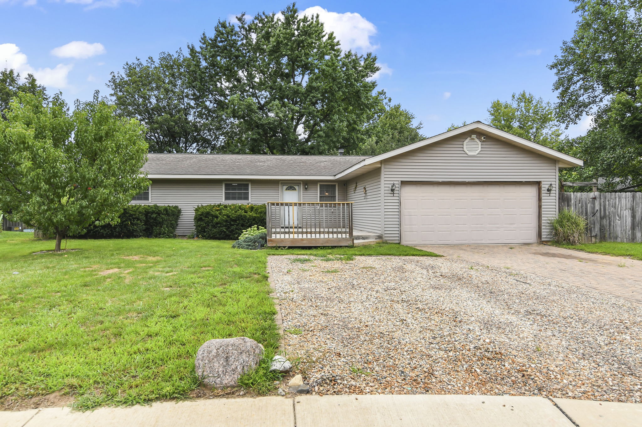 26 Powell St, Riverton, IL 62561 | Design Eyes Photography
