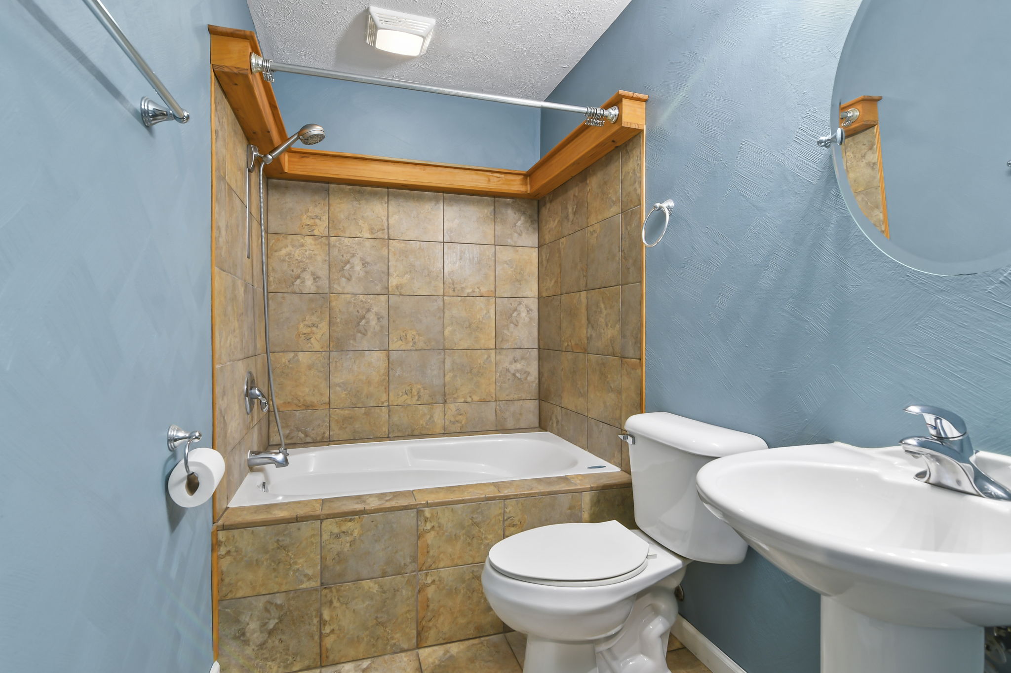 26 Powell St, Riverton, IL 62561 | Design Eyes Photography