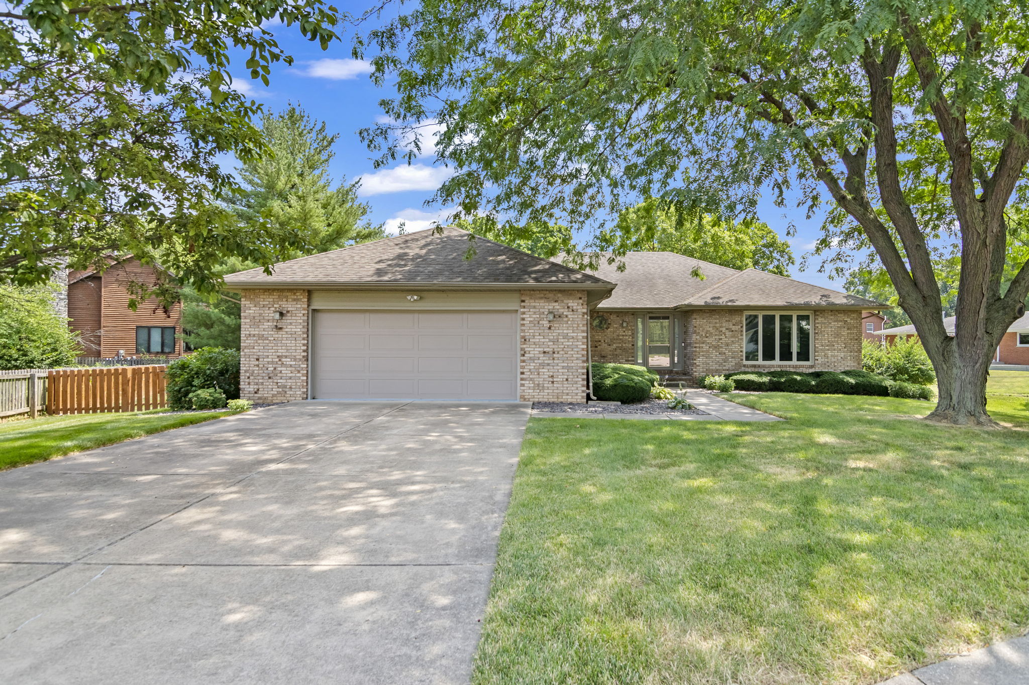 2601 Meadow Pointe Dr, Springfield, IL 62702 | Design Eyes Photography