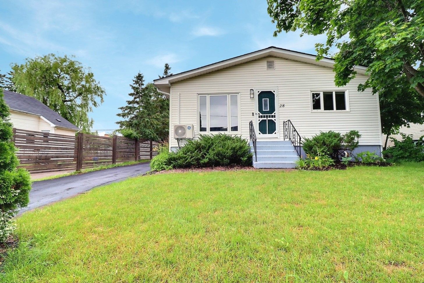 28 Cole Ave S, Moncton, NB E1C 8E8 | PROPICSTA & MeasureMySpace