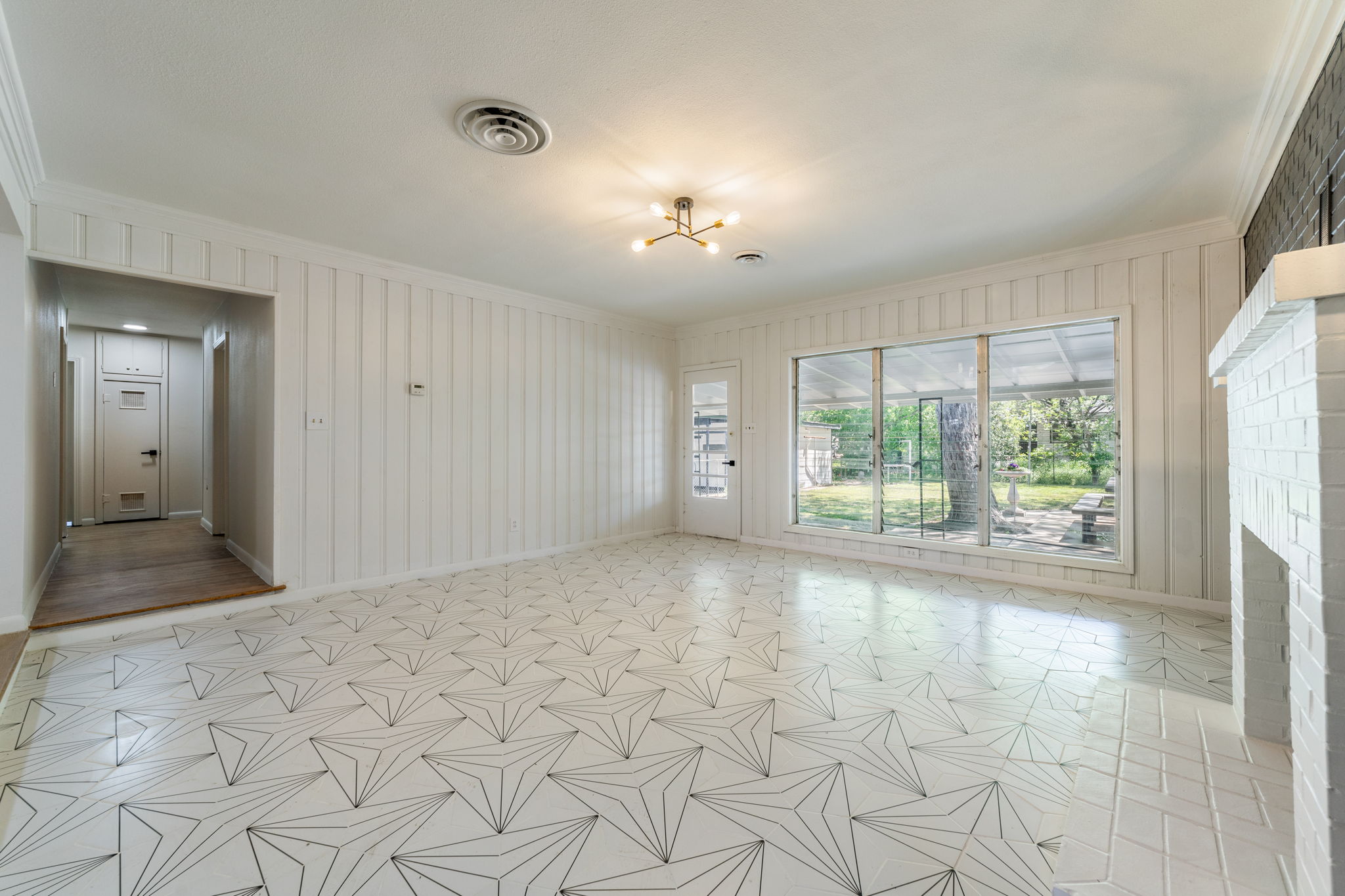 2822 E Houston St, San Antonio, TX 78202 | Square Foot Photography