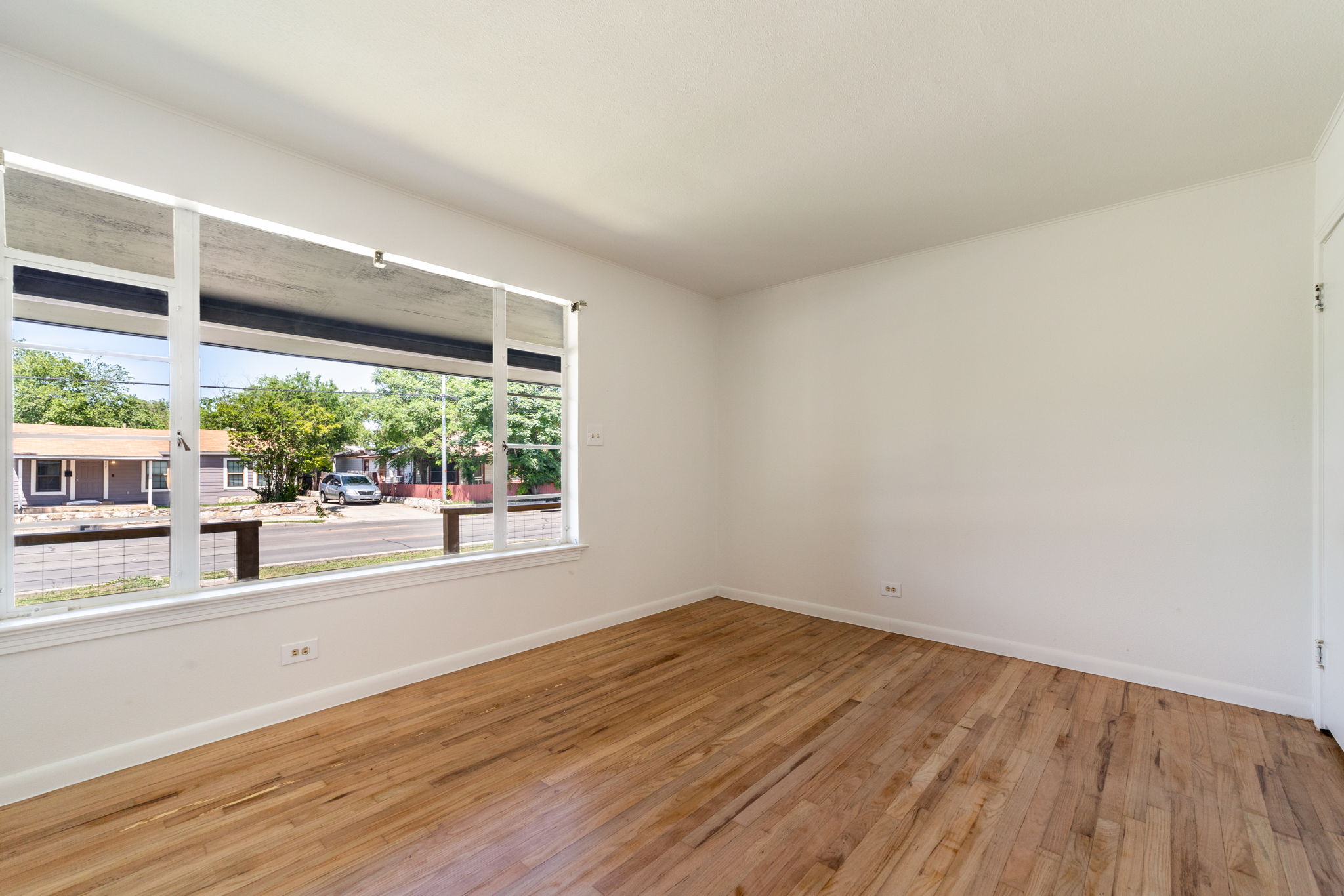 2822 E Houston St, San Antonio, TX 78202 | Square Foot Photography