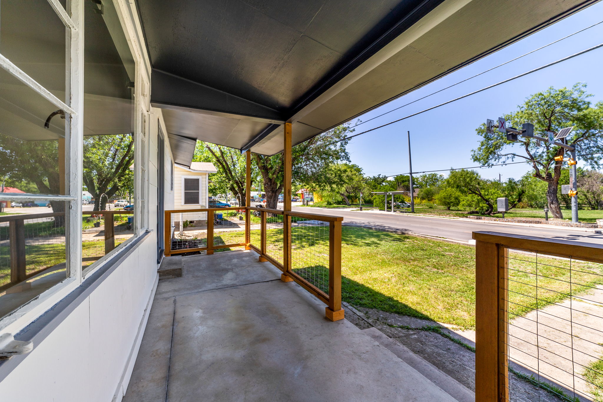 2822 E Houston St, San Antonio, TX 78202 | Square Foot Photography