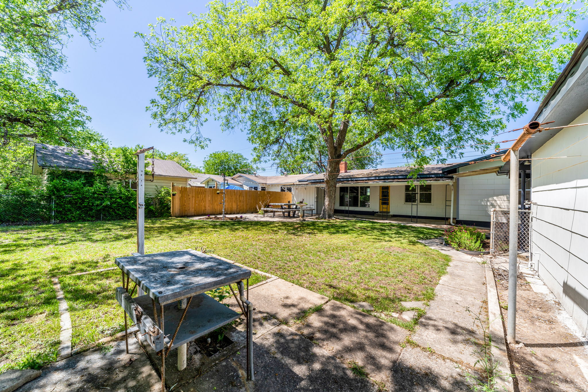 2822 E Houston St, San Antonio, TX 78202 | Square Foot Photography