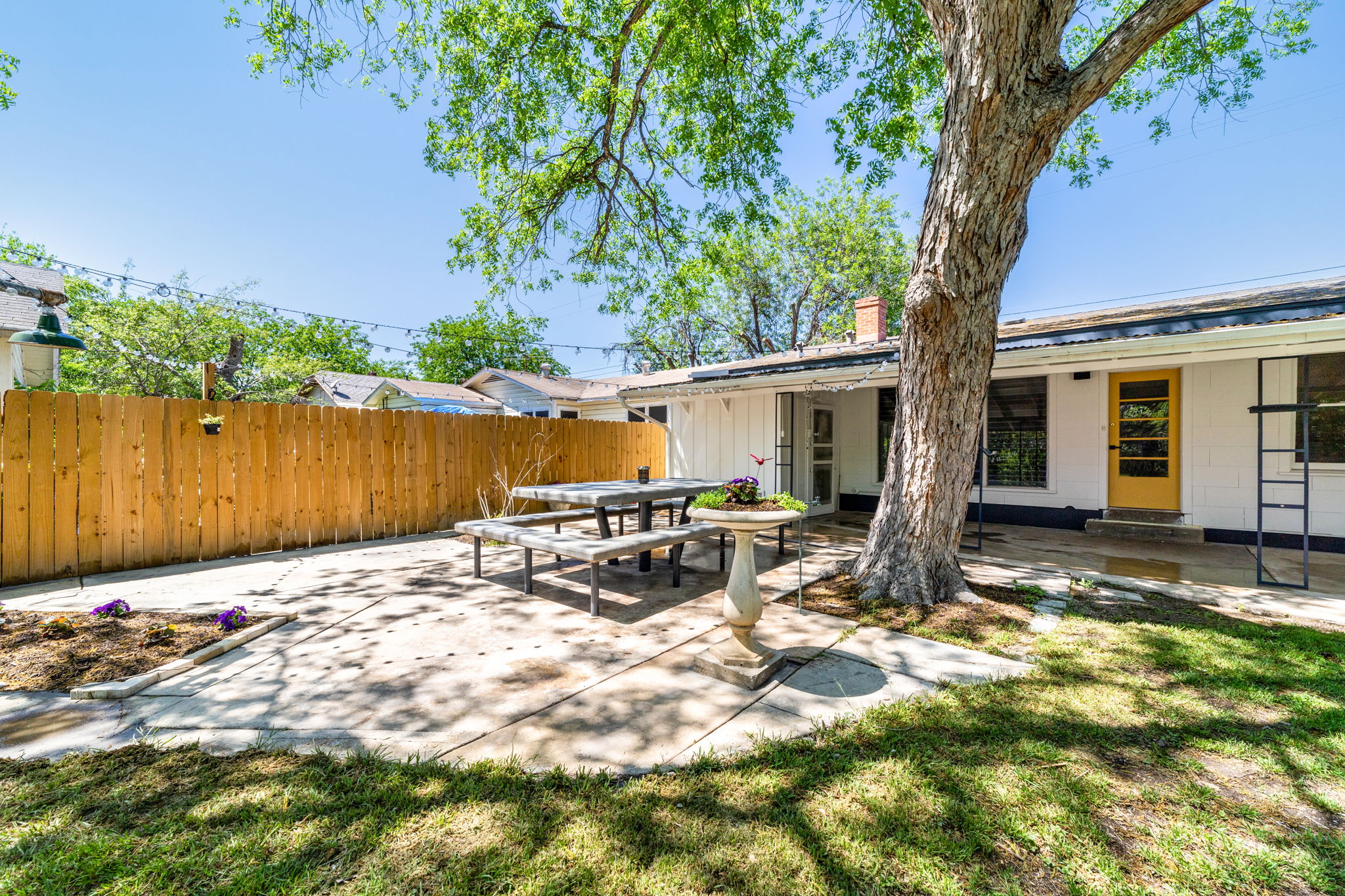 2822 E Houston St, San Antonio, TX 78202 | Square Foot Photography