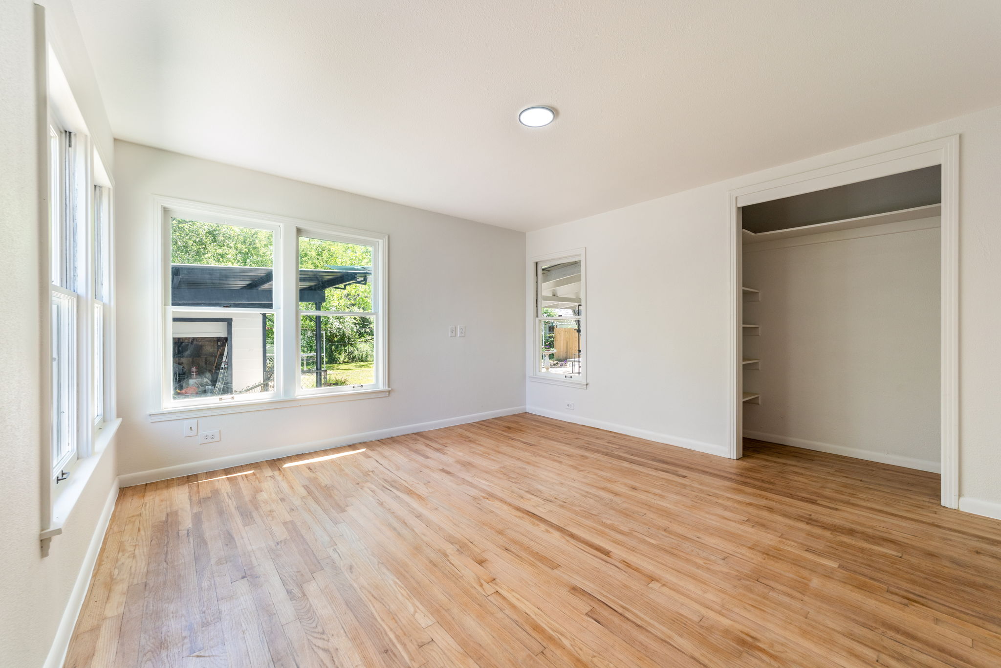 2822 E Houston St, San Antonio, TX 78202 | Square Foot Photography